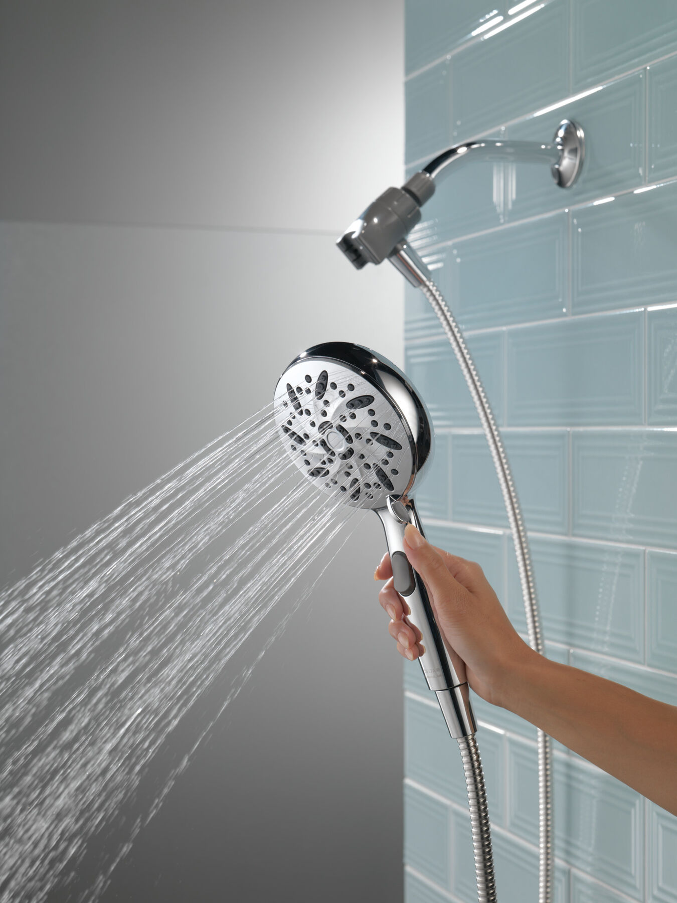 6-Setting SureDock Magnetic Hand Shower in Chrome 75689 | Delta Faucet