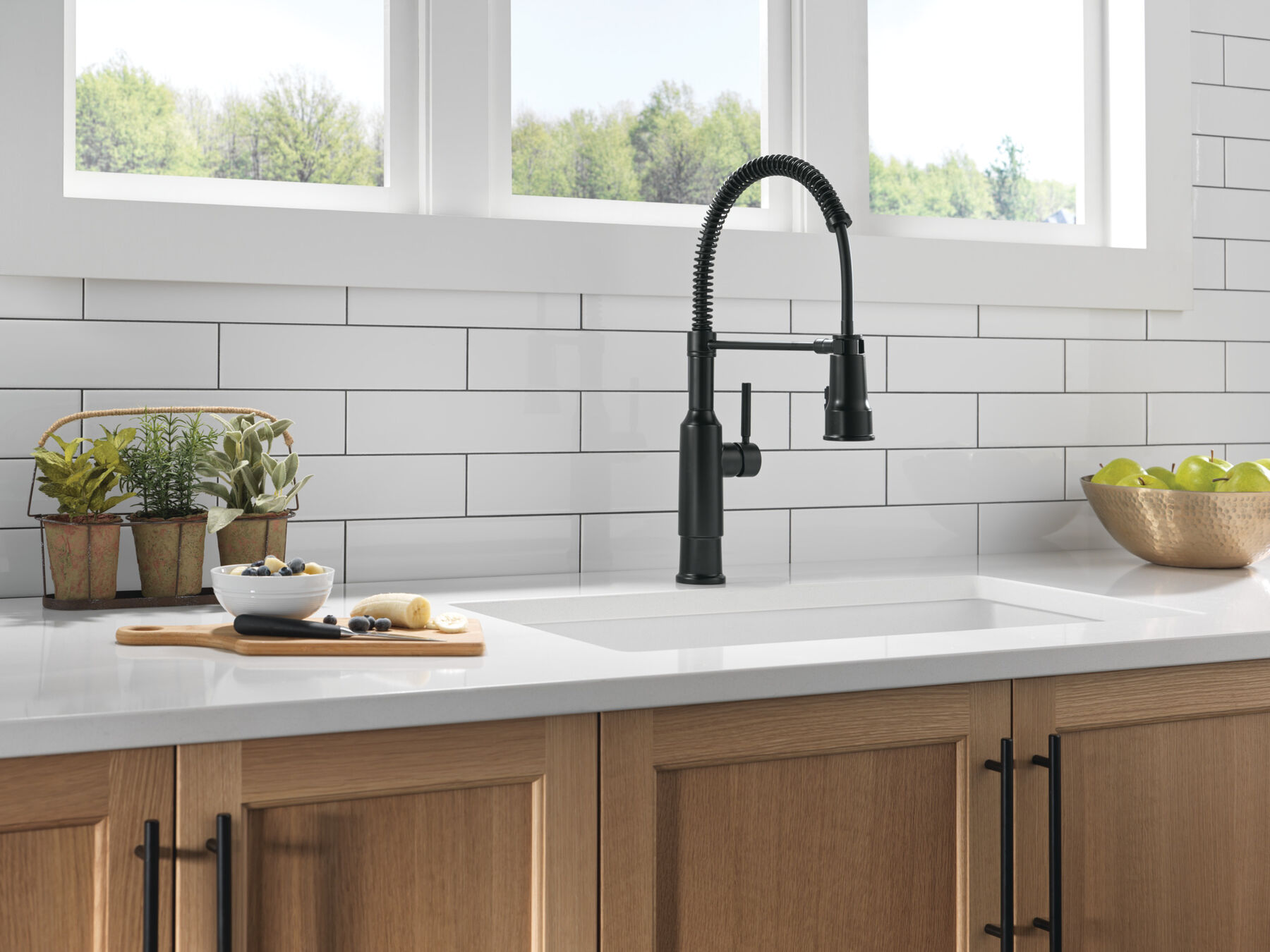 Single-Handle Pull-Down Spring Kitchen Faucet in Matte Black 18804Z-BL ...