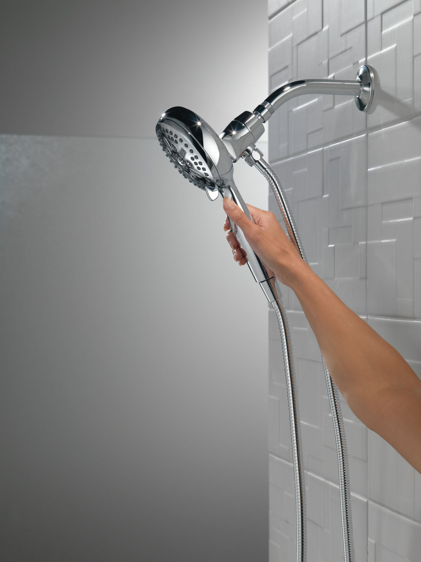 7-Setting SureDock Magnetic Hand Shower in Chrome 54810-PK | Delta Faucet
