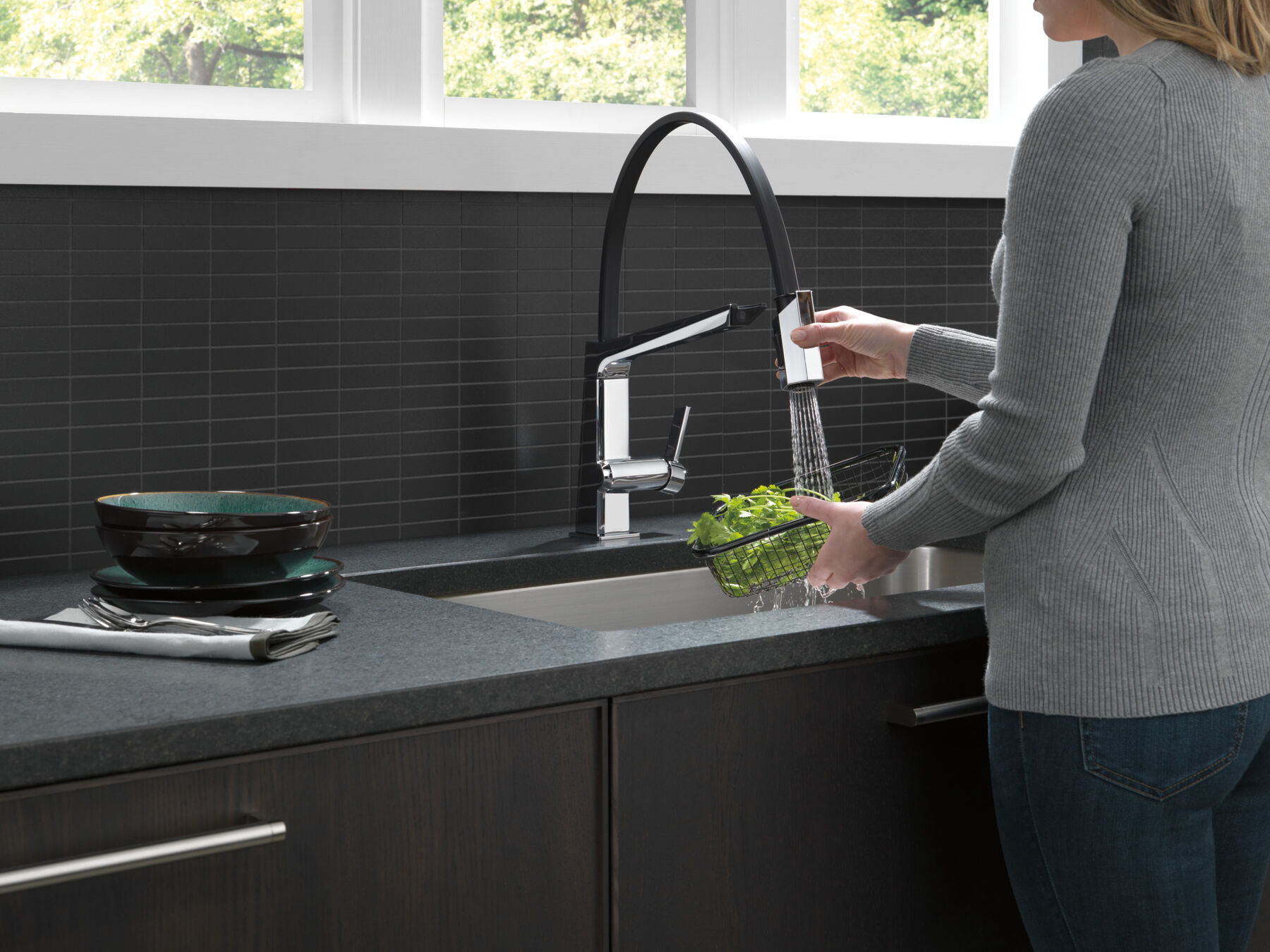 Pull-Down Kitchen Faucet 1L w/Exp. Hose (Recertified) in Chrome 9693 ...