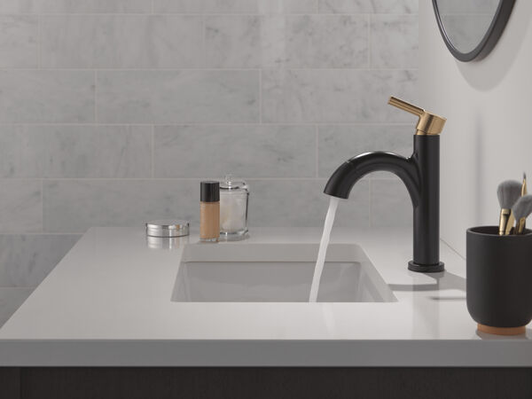 Single Handle Pull-Down Bathroom Faucet in Matte Black / Champagne Bronze 15749LF-GZPD | Delta ...