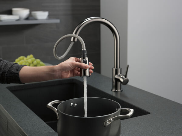 Single Handle Pull-Down Kitchen Faucet in Black Stainless 9159-KS-DST ...