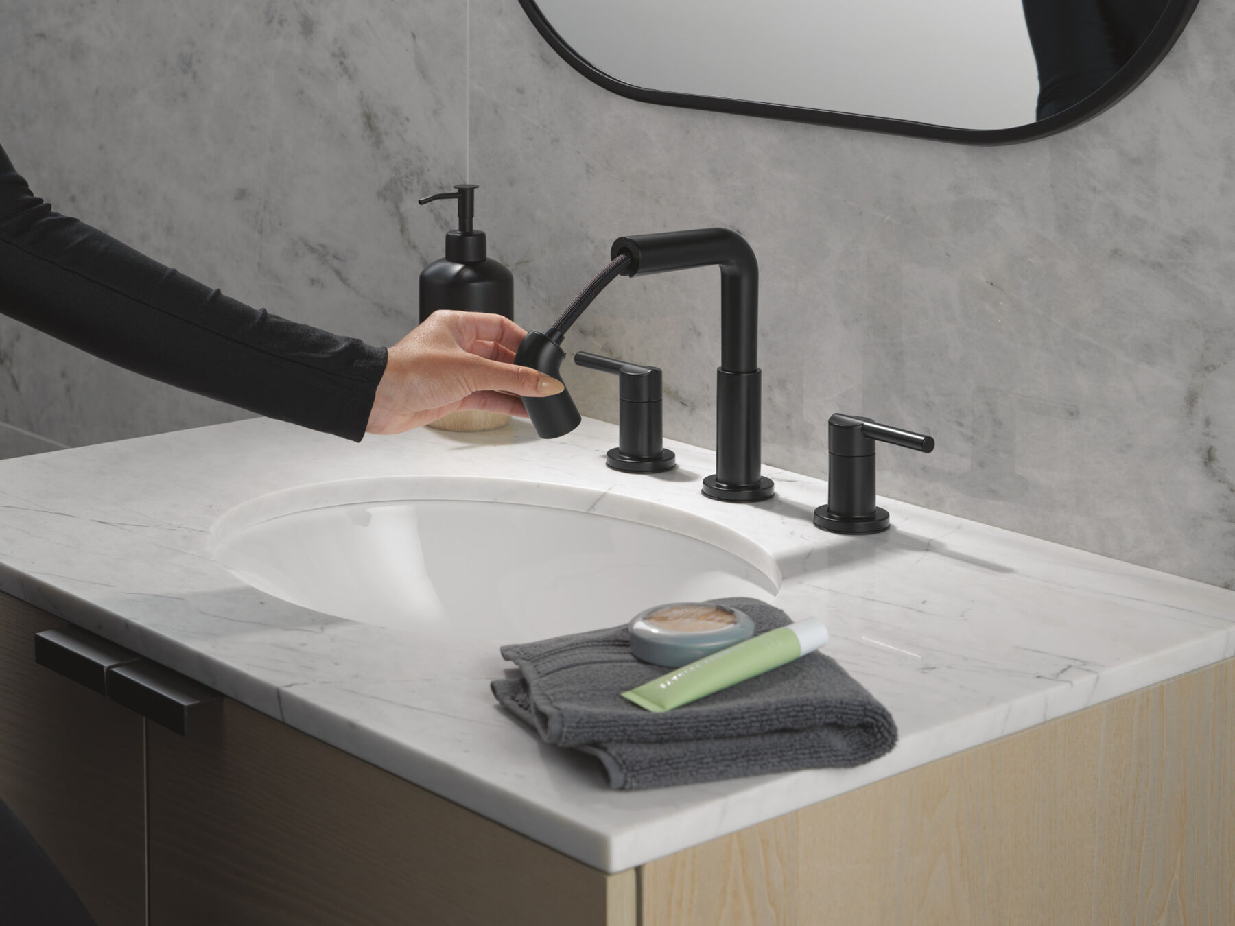 Two Handle Widespread Pull-Down Bathroom Faucet in Matte Black 35849LF-BLPD | Delta Faucet