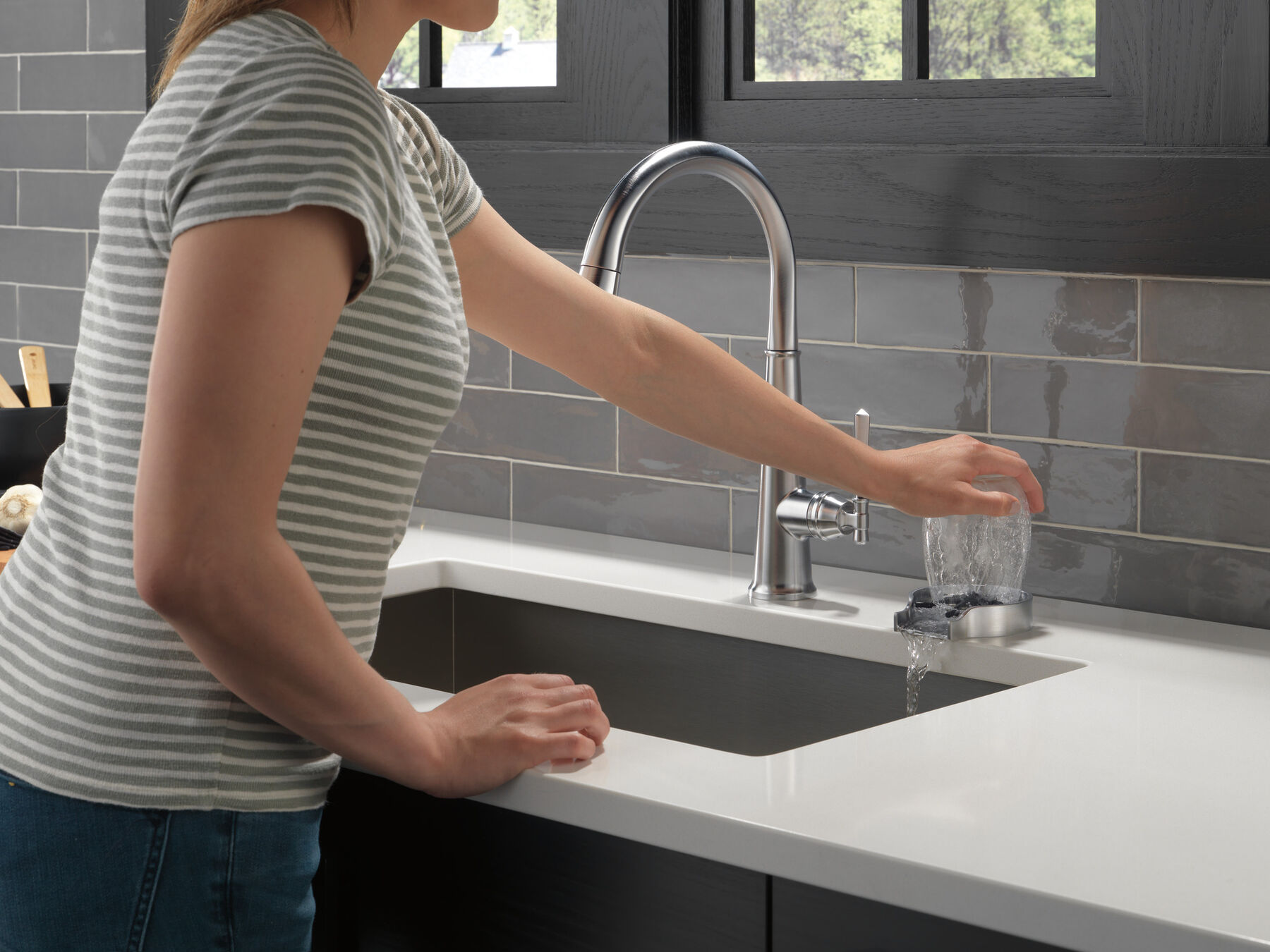 Metal Glass Rinser in Arctic Stainless GR250-AR | Delta Faucet