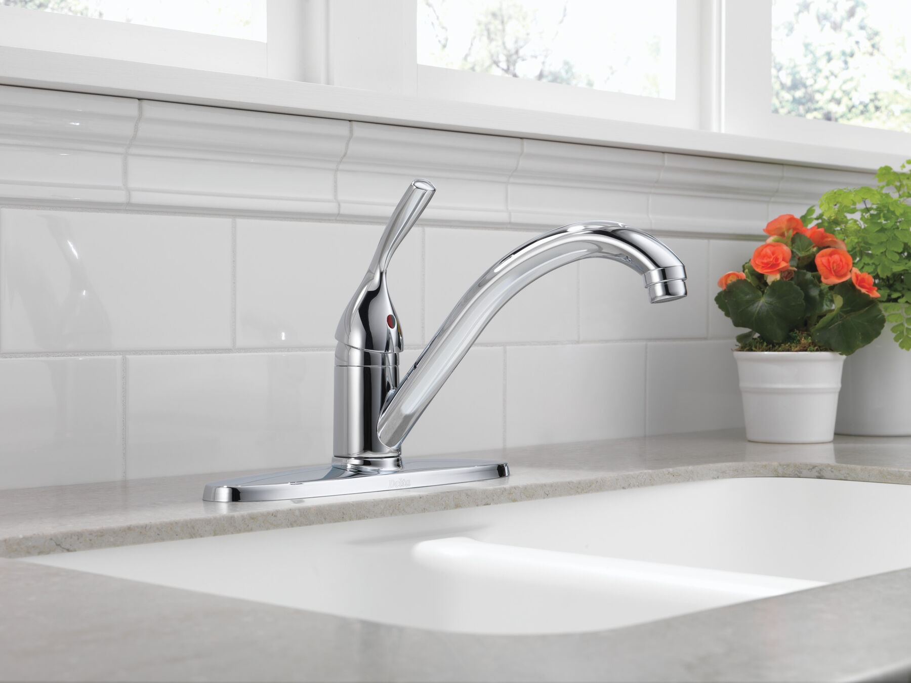 Single Handle Kitchen Faucet in Chrome 100-DST-L | Delta Faucet