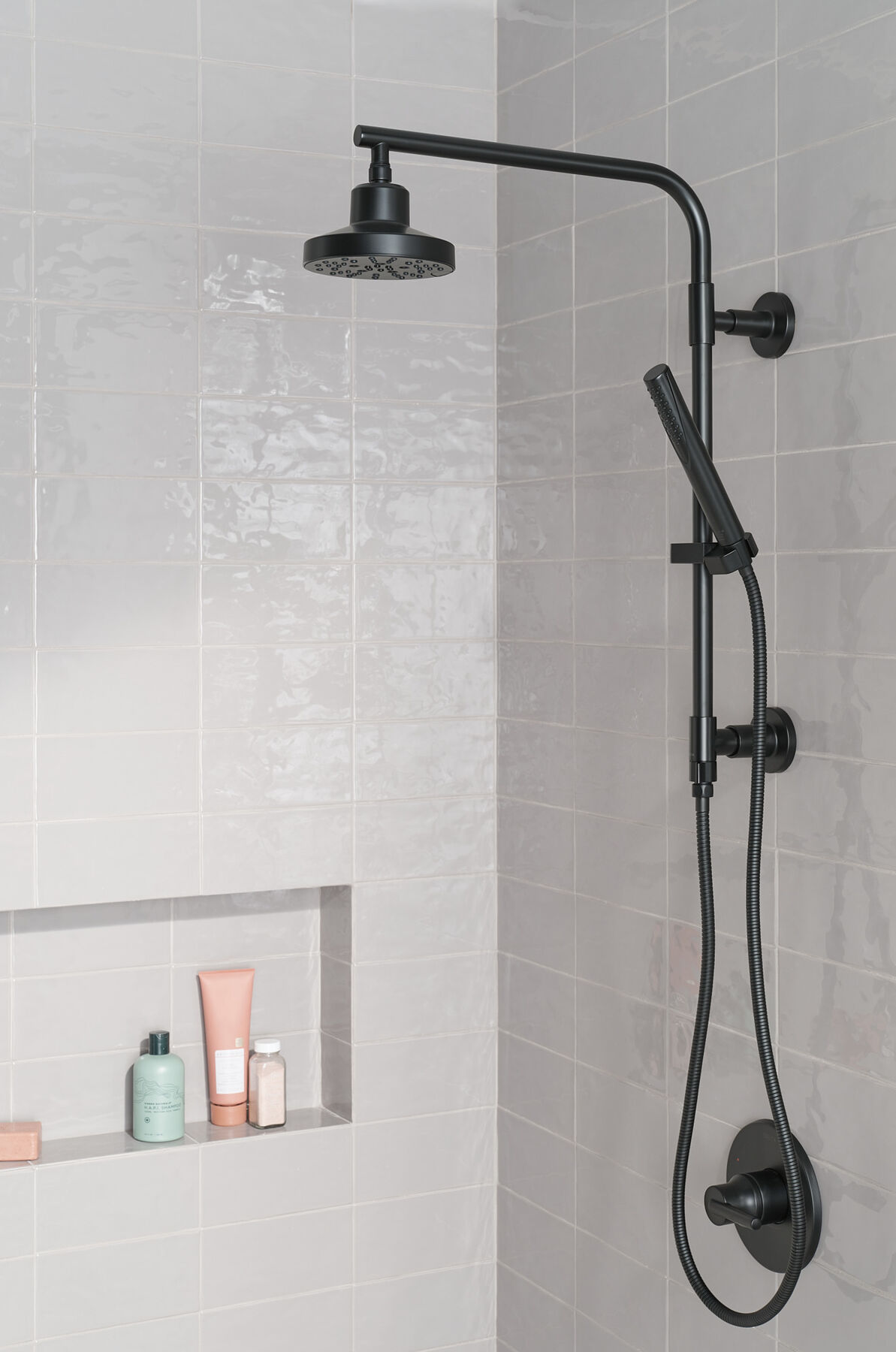 Shower Column 18" Round in Matte Black 58810-BL | Delta Faucet