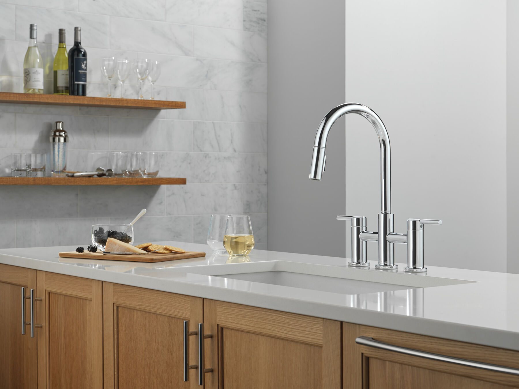 Two Handle Pull-Down Bridge Kitchen Faucet in Chrome 39876LF | Delta Faucet