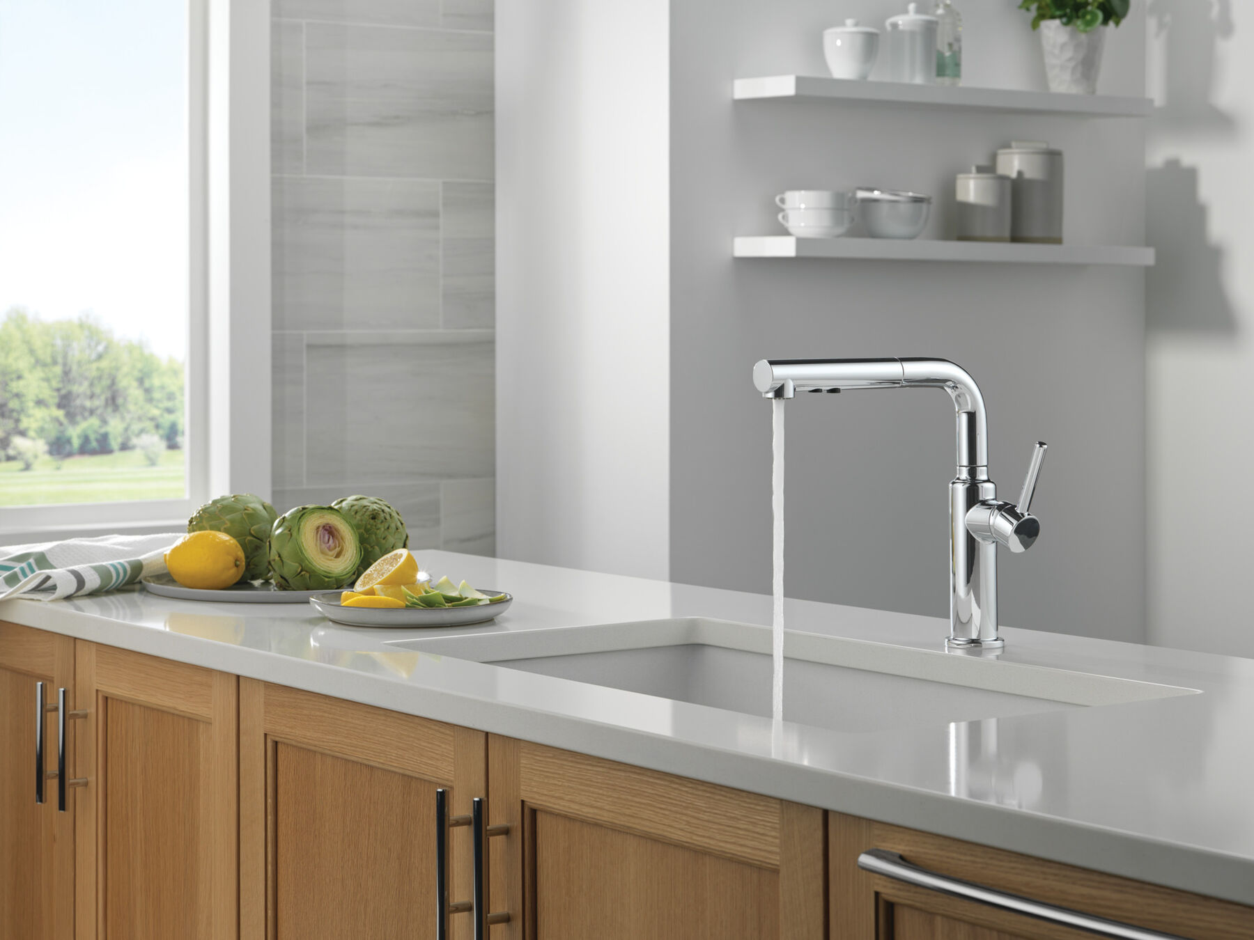Single Handle Pull-Out Kitchen Faucet in Chrome 16879-DST | Delta Faucet