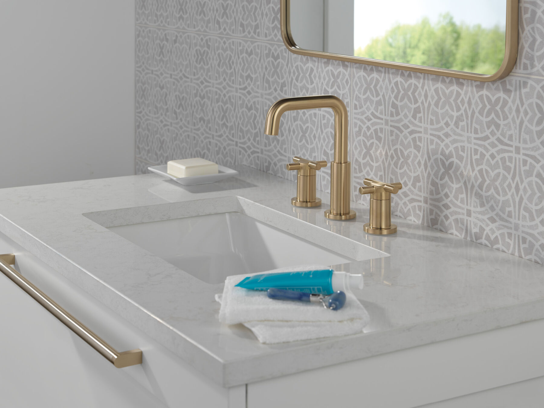 Two Handle Widespread Bathroom Faucet in Champagne Bronze 35894LF-CZ | Delta Faucet