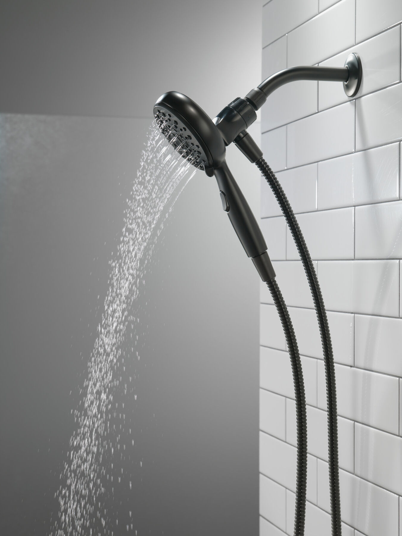 6-Setting SureDock Magnetic Hand Shower in Matte Black 75607BL | Delta ...