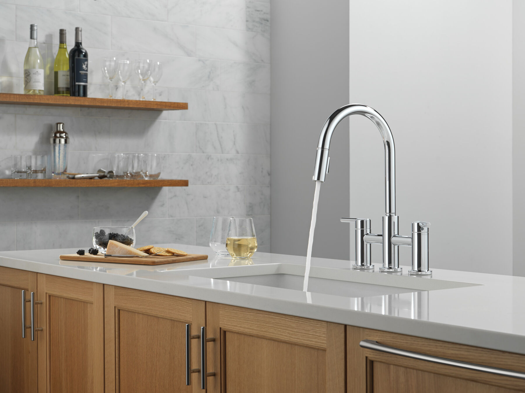 Two Handle Pull-Down Bridge Kitchen Faucet in Chrome 39876LF | Delta Faucet