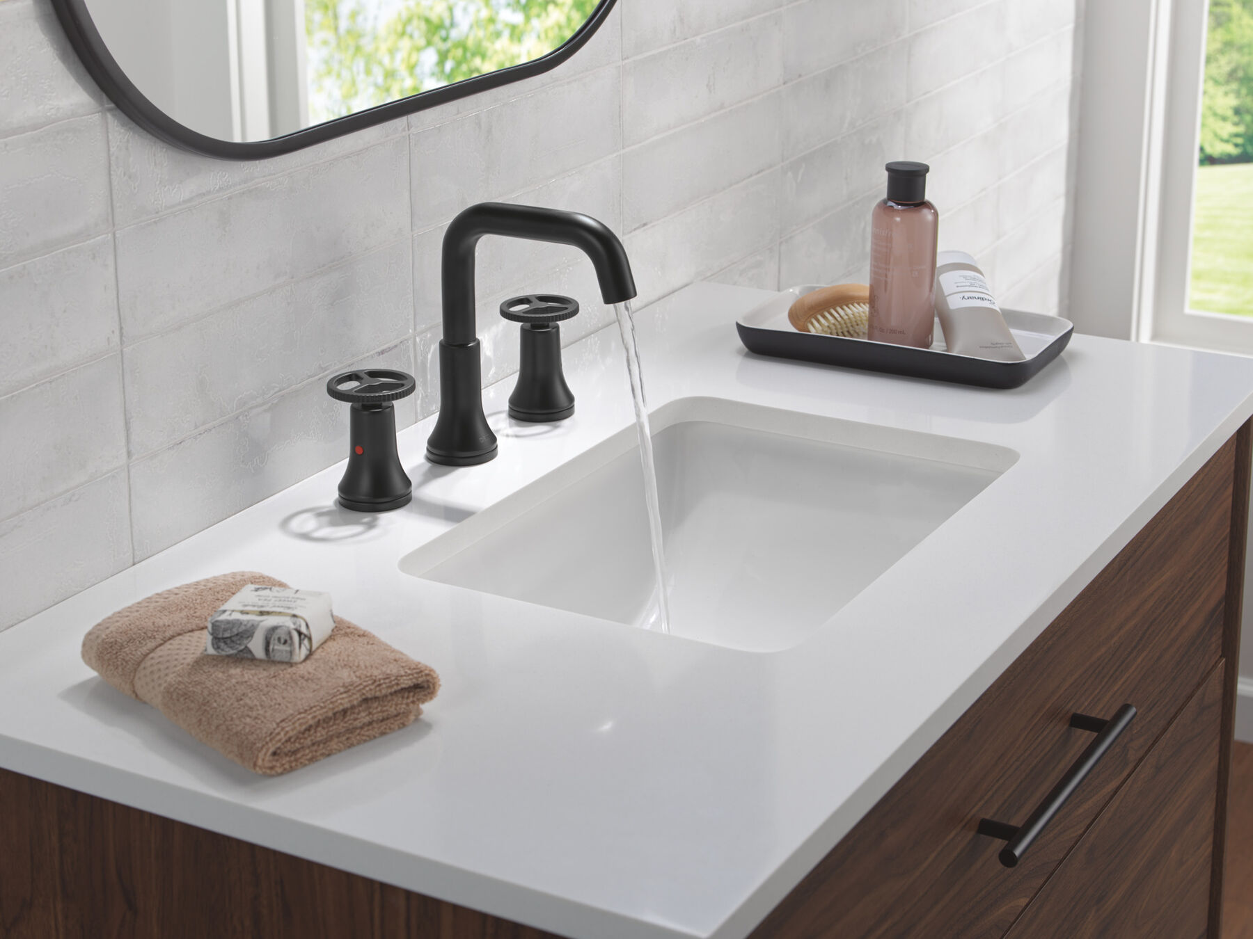 Two Handle Widespread Bathroom Faucet in Matte Black 35547-BLMPU-DST | Delta Faucet