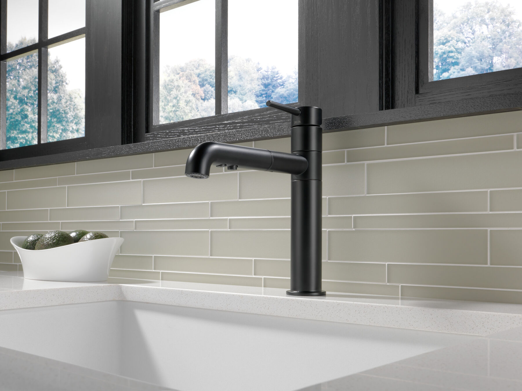 Single Handle Pull-Out Kitchen Faucet in Matte Black 4159-BL-DST ...