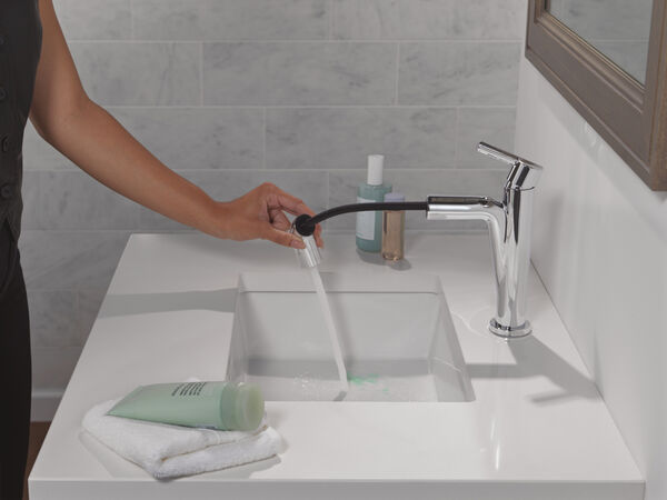 Single Handle Pull-Down Bathroom Faucet in Chrome 15849LF-PD | Delta Faucet