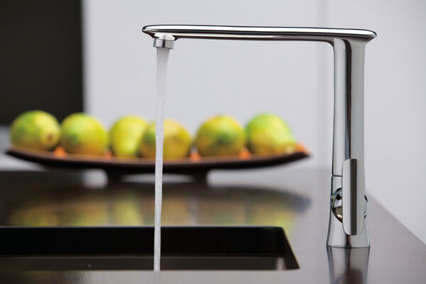 Kitchen Faucet in Chrome 33801-DV | Delta Faucet