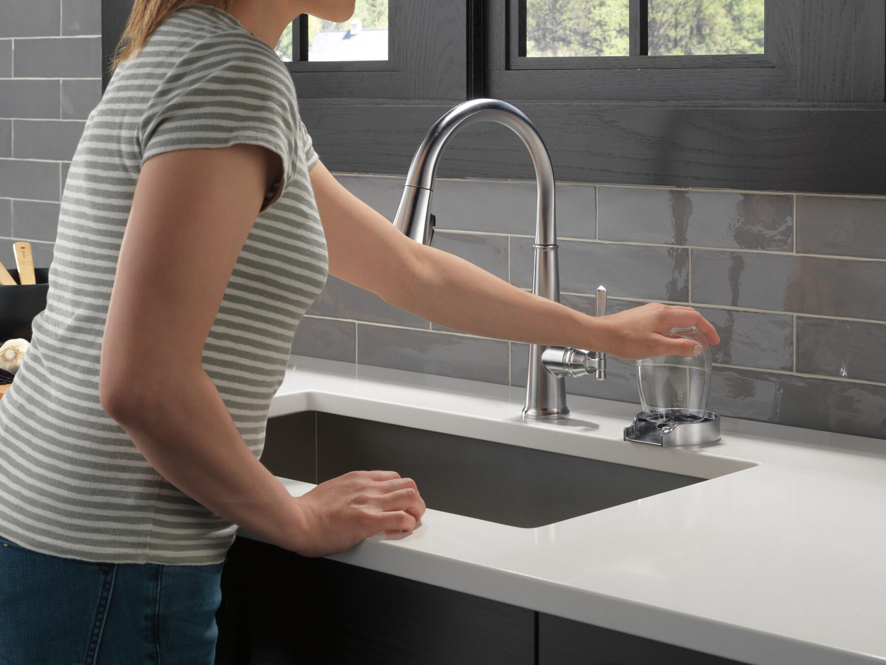 Metal Glass Rinser in Arctic Stainless GR250-AR | Delta Faucet