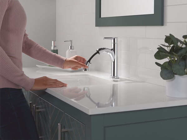 Single Handle Pull-Down Bathroom Faucet in Chrome 15749LF-PD | Delta Faucet