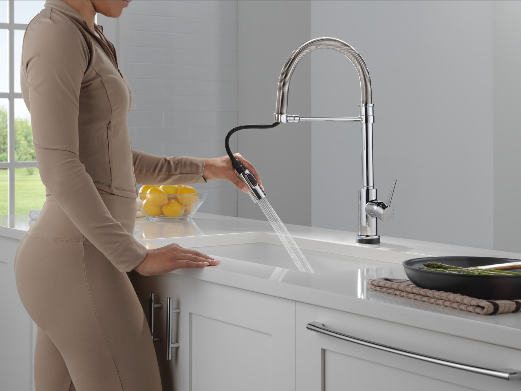 Touch2O® Kitchen Faucet with Touchless Technology in Chrome 9659TL-DST ...