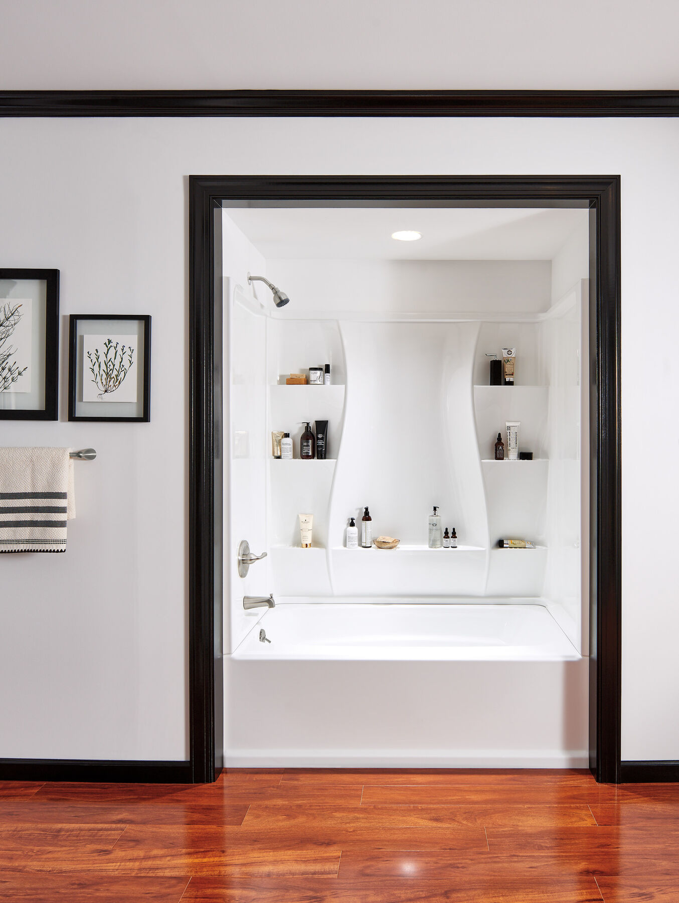 60" x 32" Bathtub Wall Set in High Gloss White 40044 | Delta Faucet