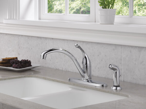 Single Handle Kitchen Faucet with Spray in Chrome 440-DST | Delta Faucet