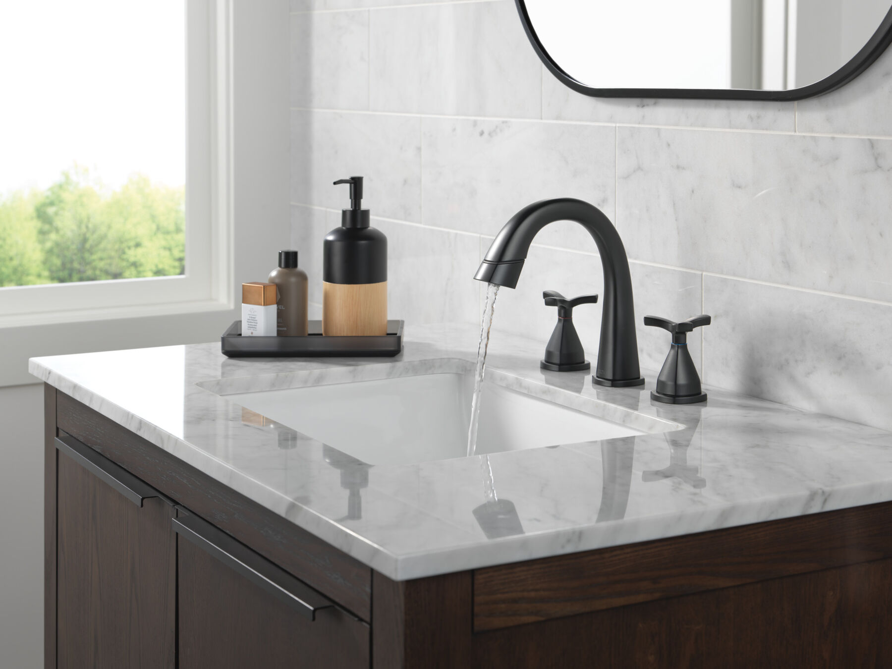 Two Handle Widespread Pull Down Bathroom Faucet in Matte Black 357756-BLPD-DST | Delta Faucet