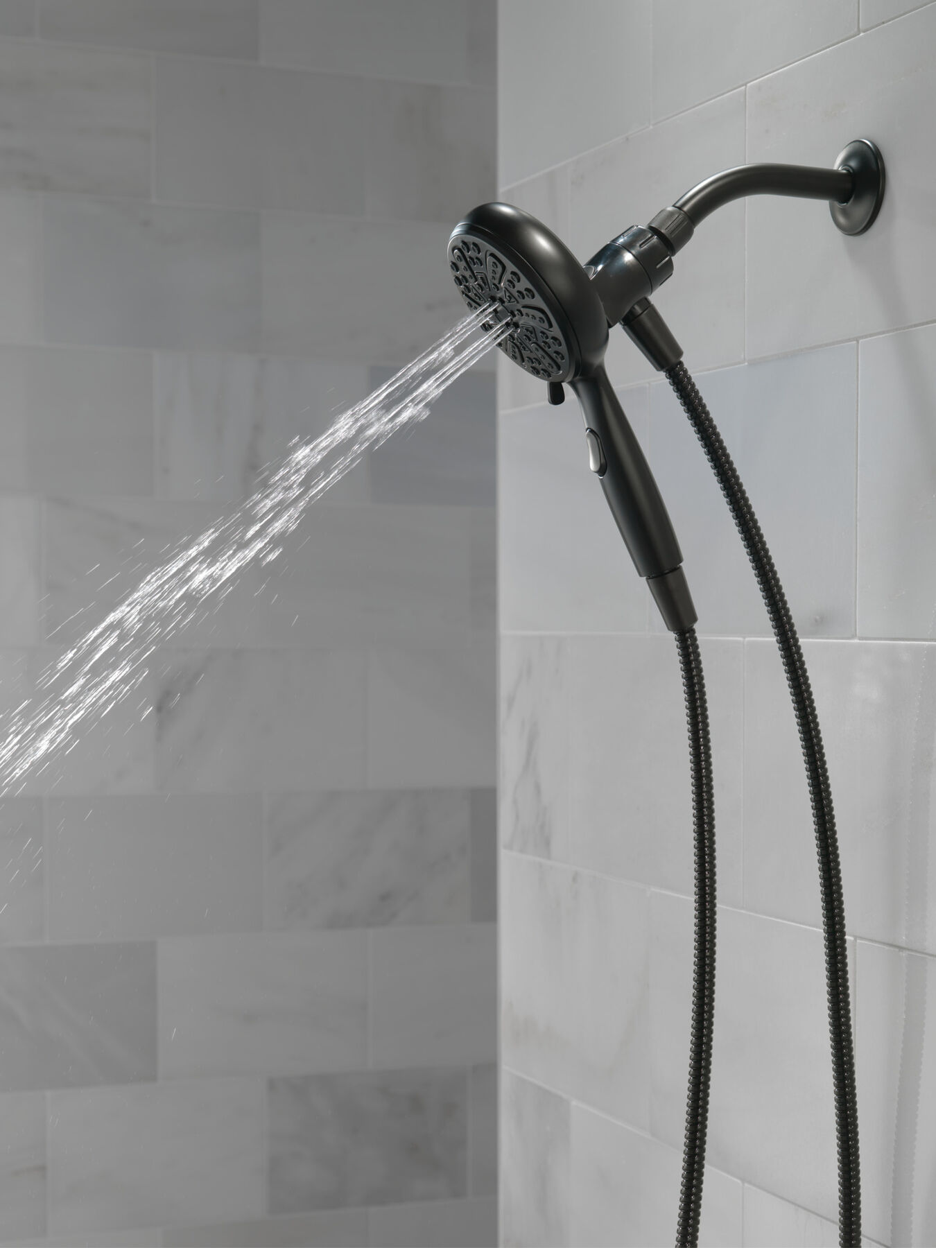 6-Setting SureDock Magnetic Hand Shower in Matte Black 75609BL | Delta ...
