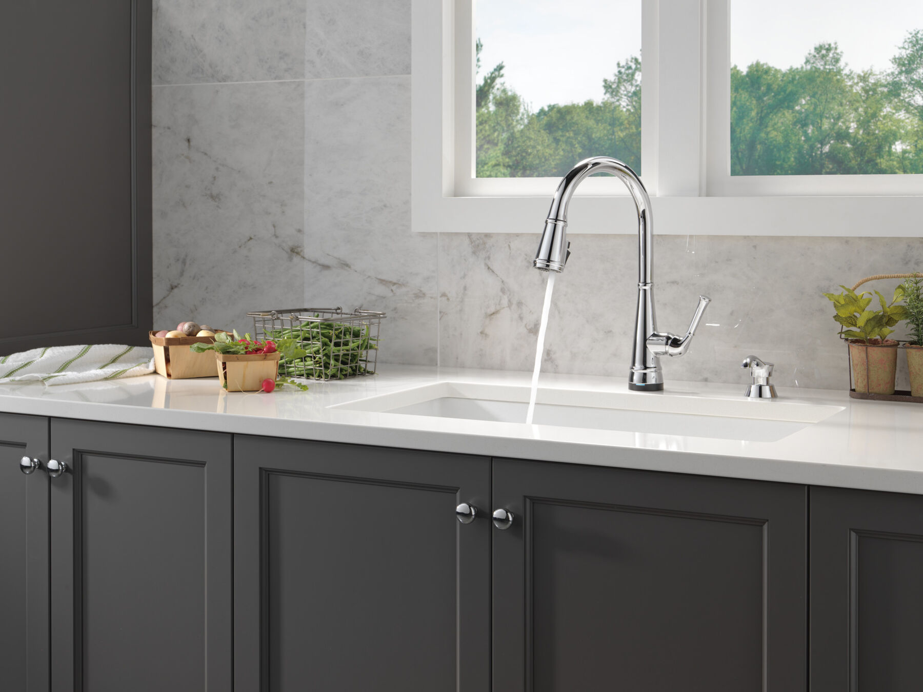 Single Handle Pull-Down Kitchen Faucet with Touch2O® Technology and ...