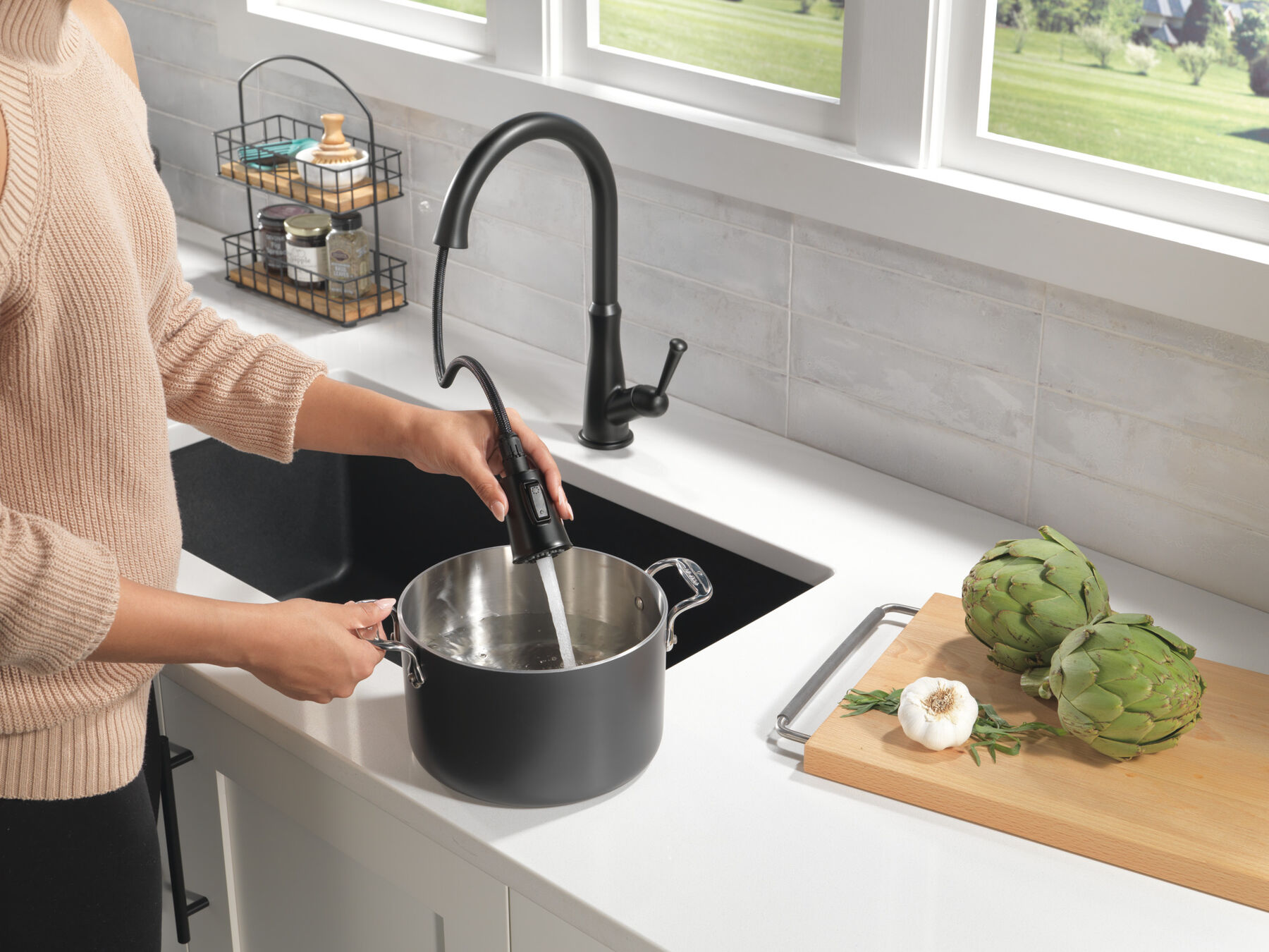 Single Handle Pull-Down Kitchen Faucet in Matte Black 9110-BL-DST ...