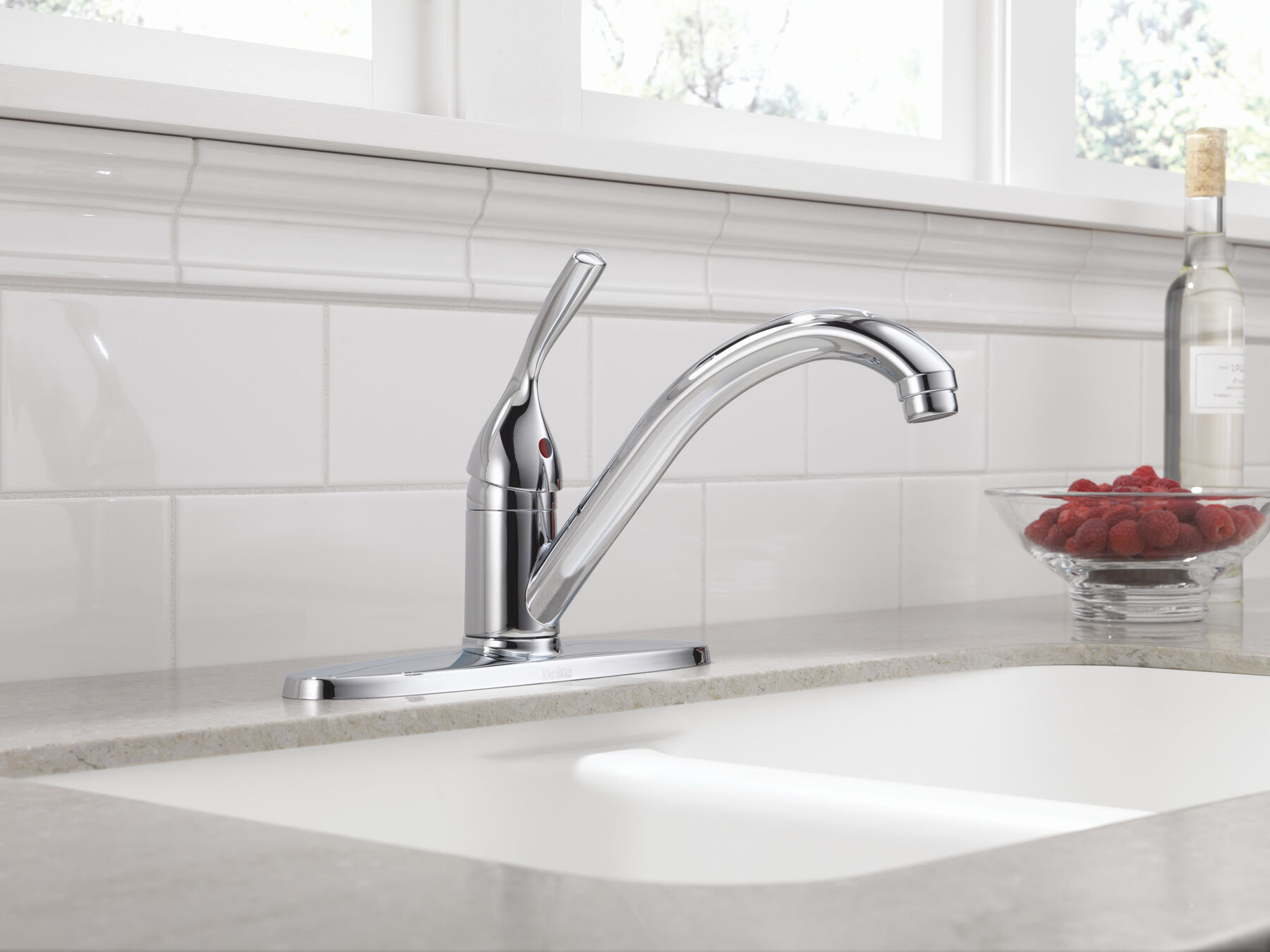 Single Handle Kitchen Faucet in Chrome 100-DST | Delta Faucet