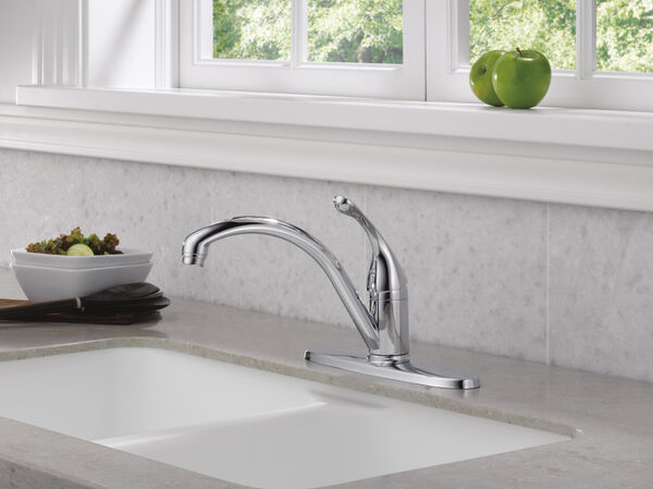 Single Handle Kitchen Faucet in Chrome 140-DST | Delta Faucet