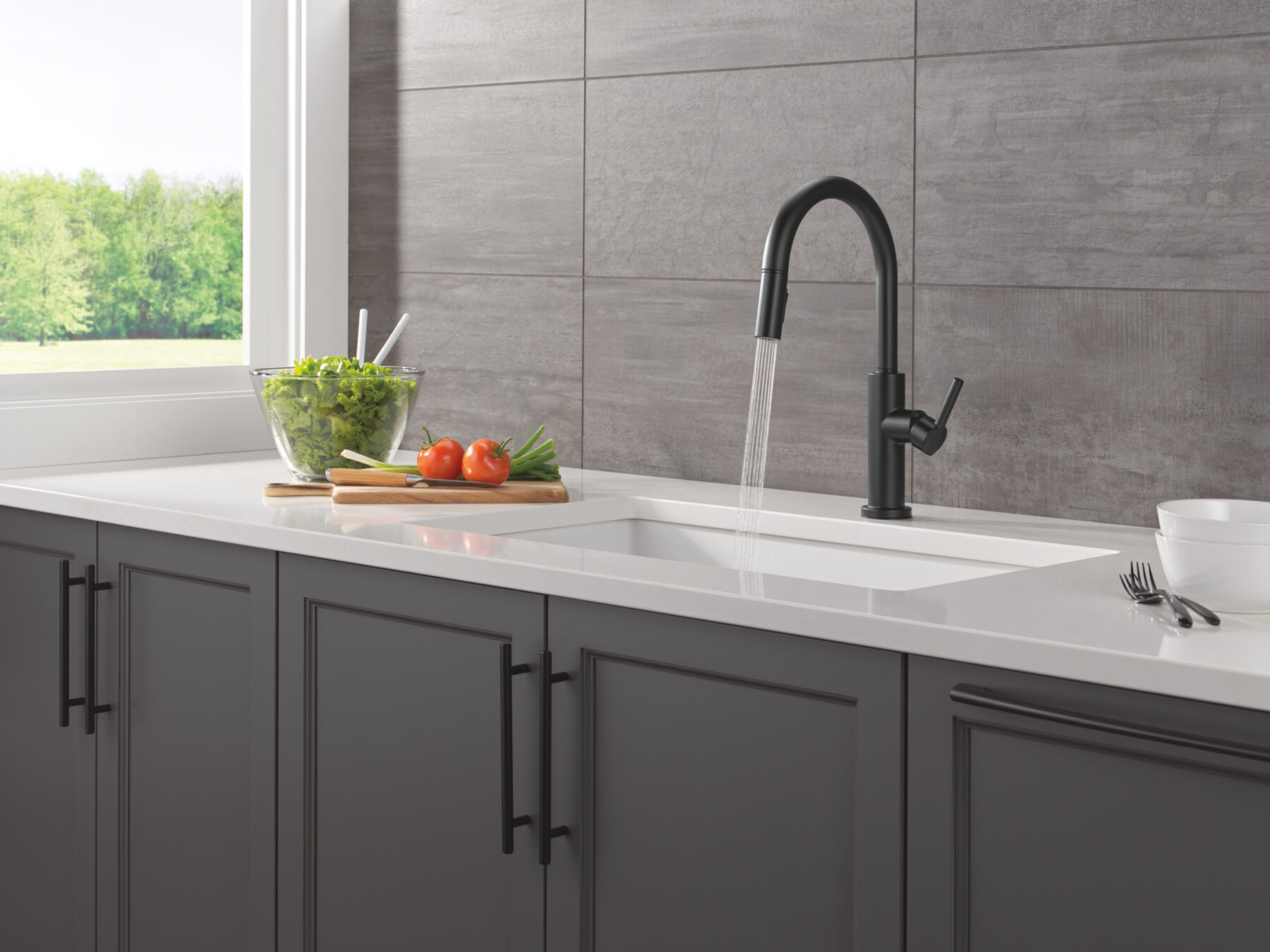 Single Handle Pull-Down Kitchen Faucet in Matte Black 19867LF-BL ...