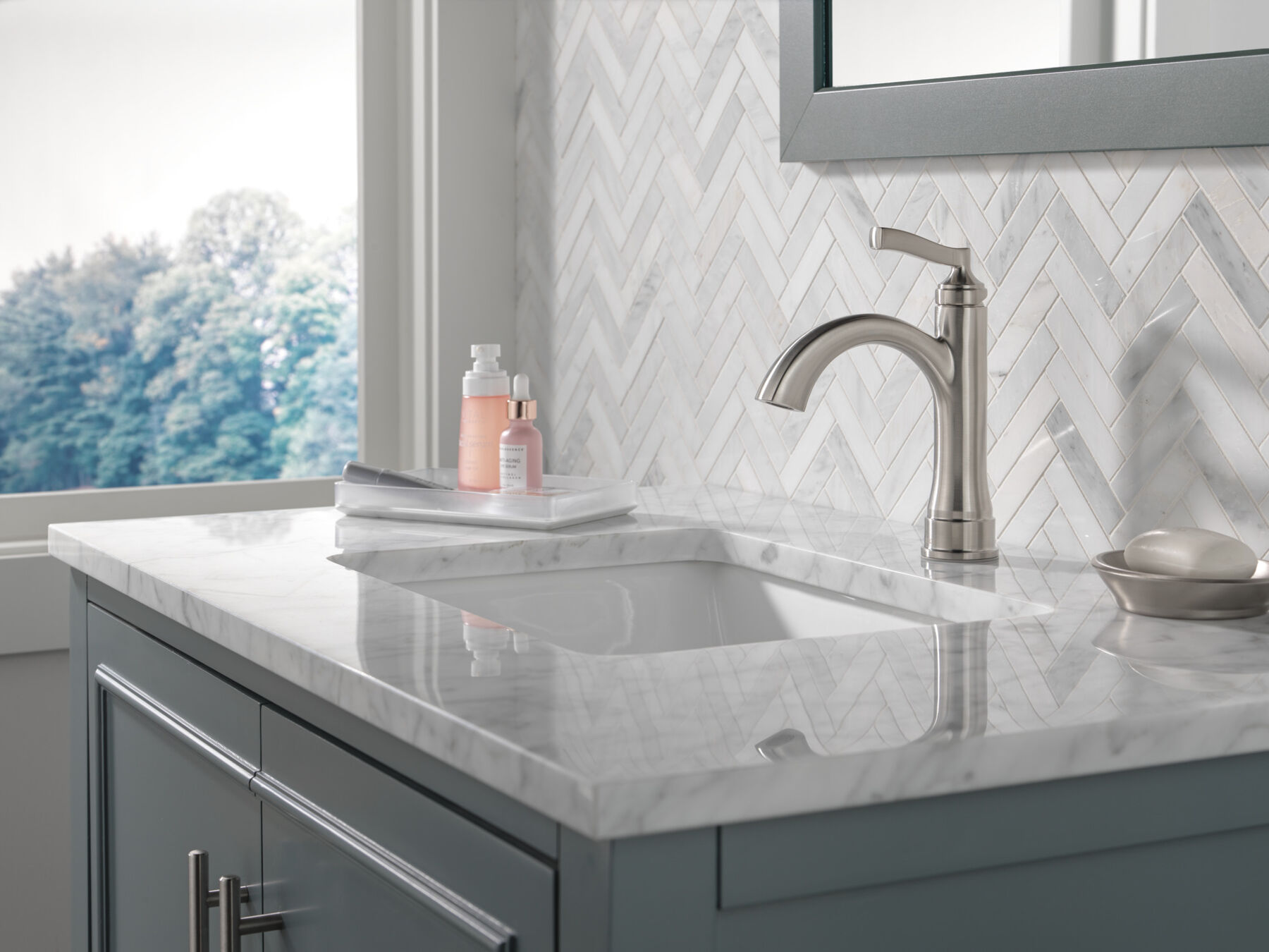 Single Handle Bathroom Faucet in Brushed Nickel 15822LF-SS | Delta Faucet