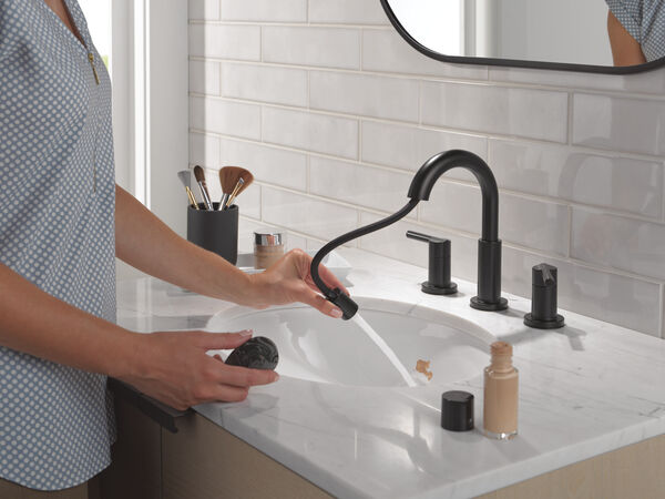 Two Handle Widespread Pull-Down Bathroom Faucet in Matte Black 35749LF-BLPD | Delta Faucet