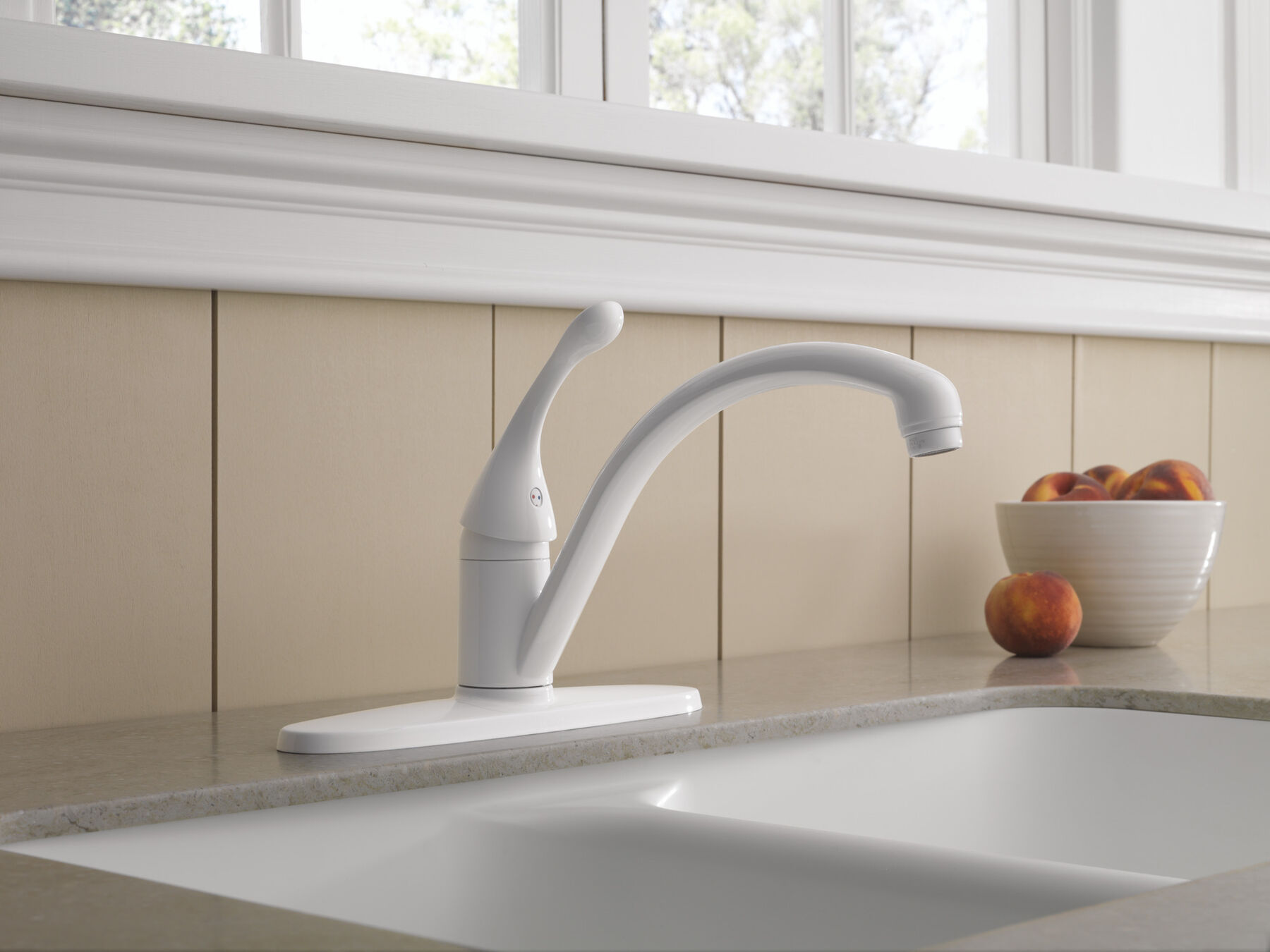 Single Handle Kitchen Faucet in White 140-WH-DST | Delta Faucet
