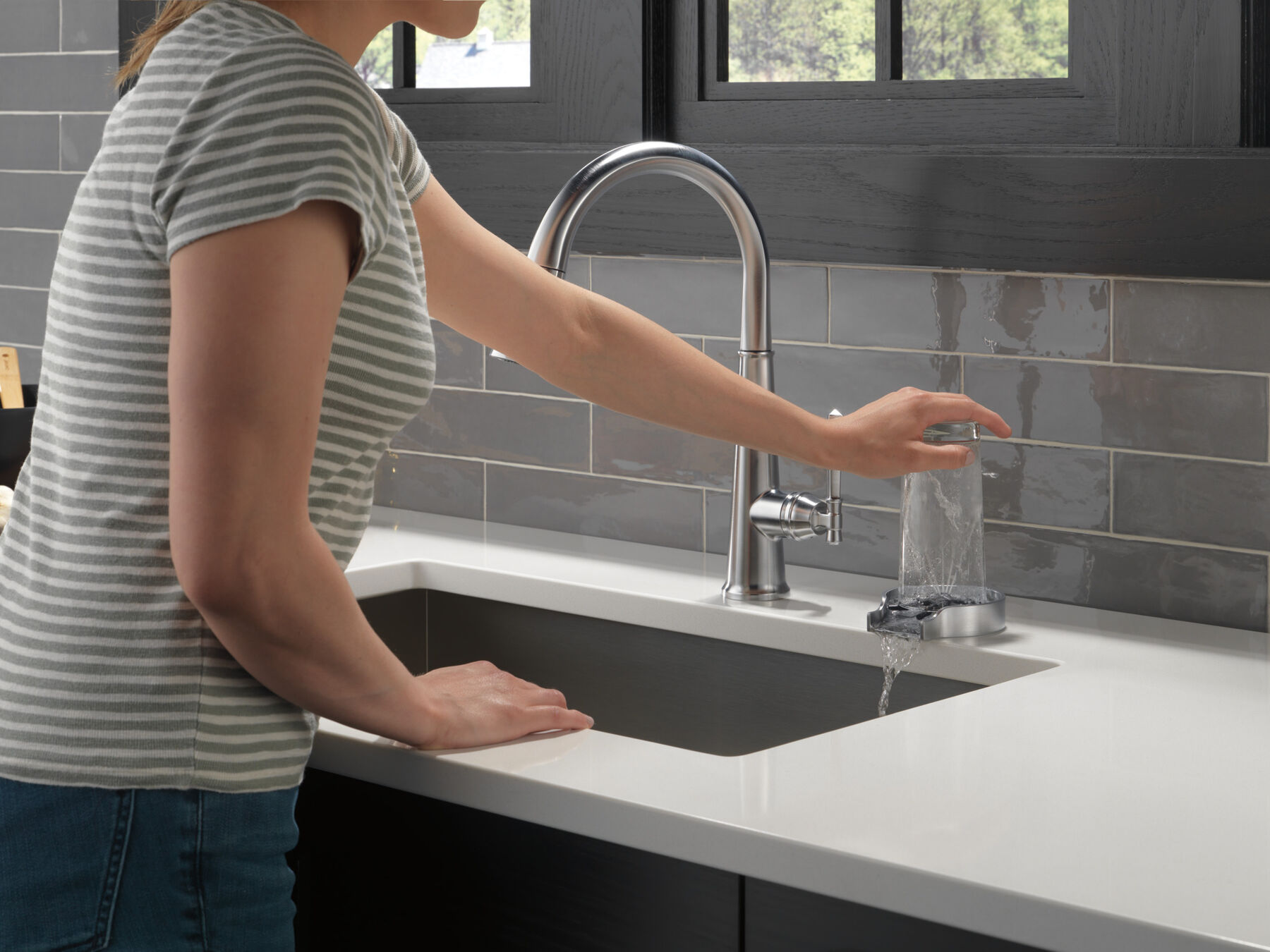 Glass Rinser (Recertified) in Arctic Stainless GR250-AR-R | Delta Faucet