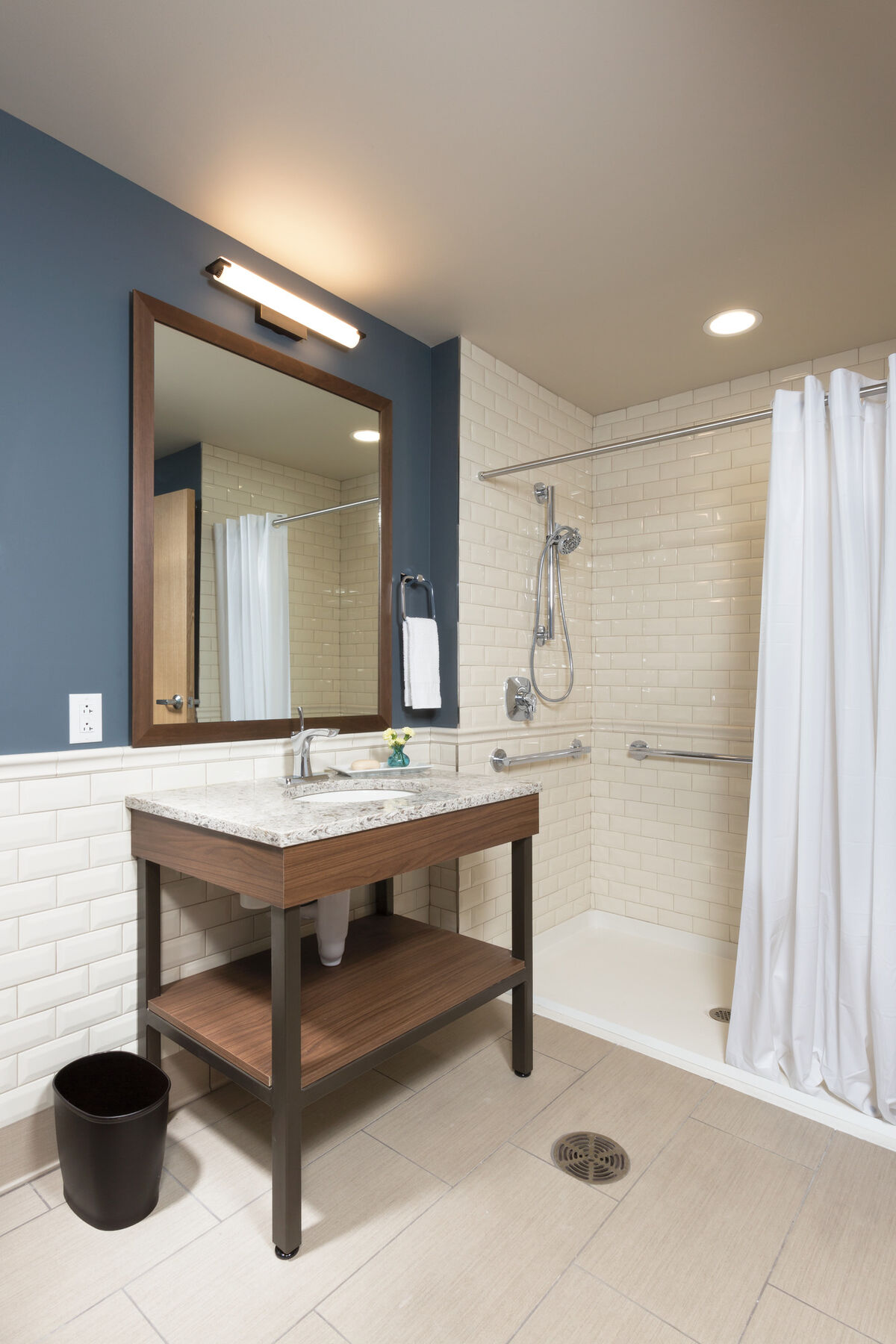 42" Angular Modern Decorative ADA Grab Bar in Chrome 41942 | Delta Faucet