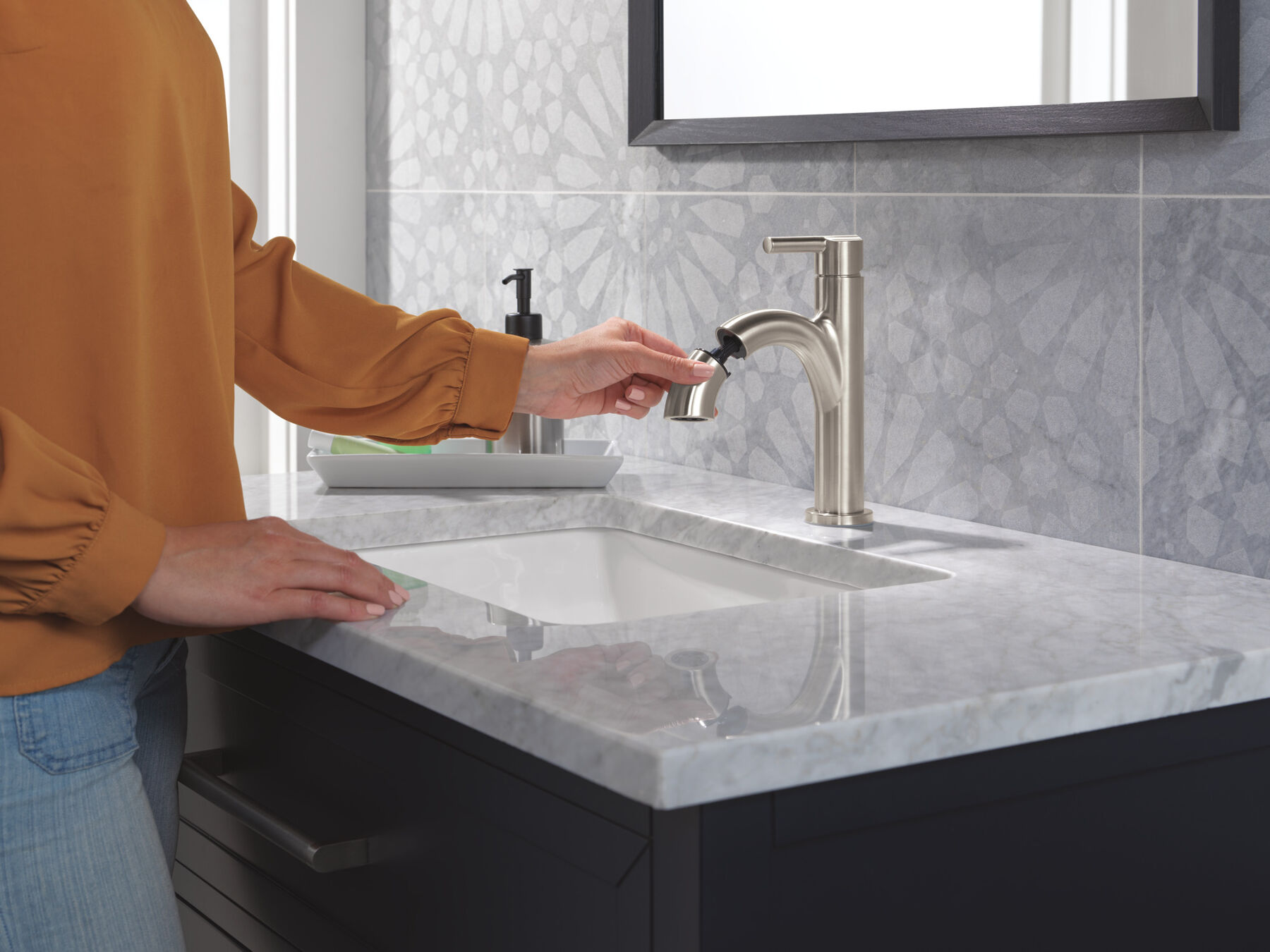 Single Handle Pull-Down Bathroom Faucet in Stainless 15749LF-SSPD | Delta Faucet