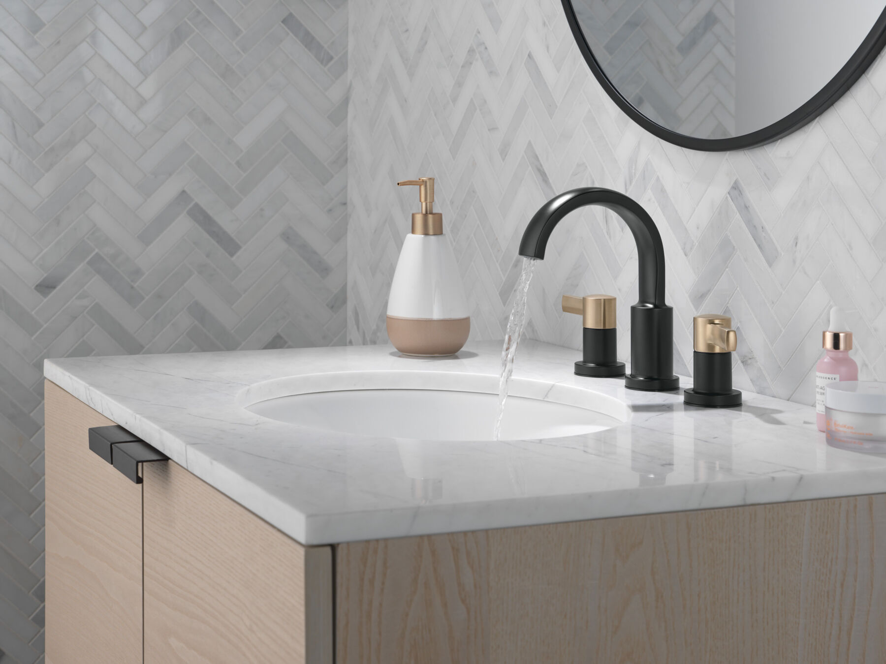 Two Handle Widespread Bathroom Faucet in Matte Black / Champagne Bronze 35855LF-GZ | Delta Faucet