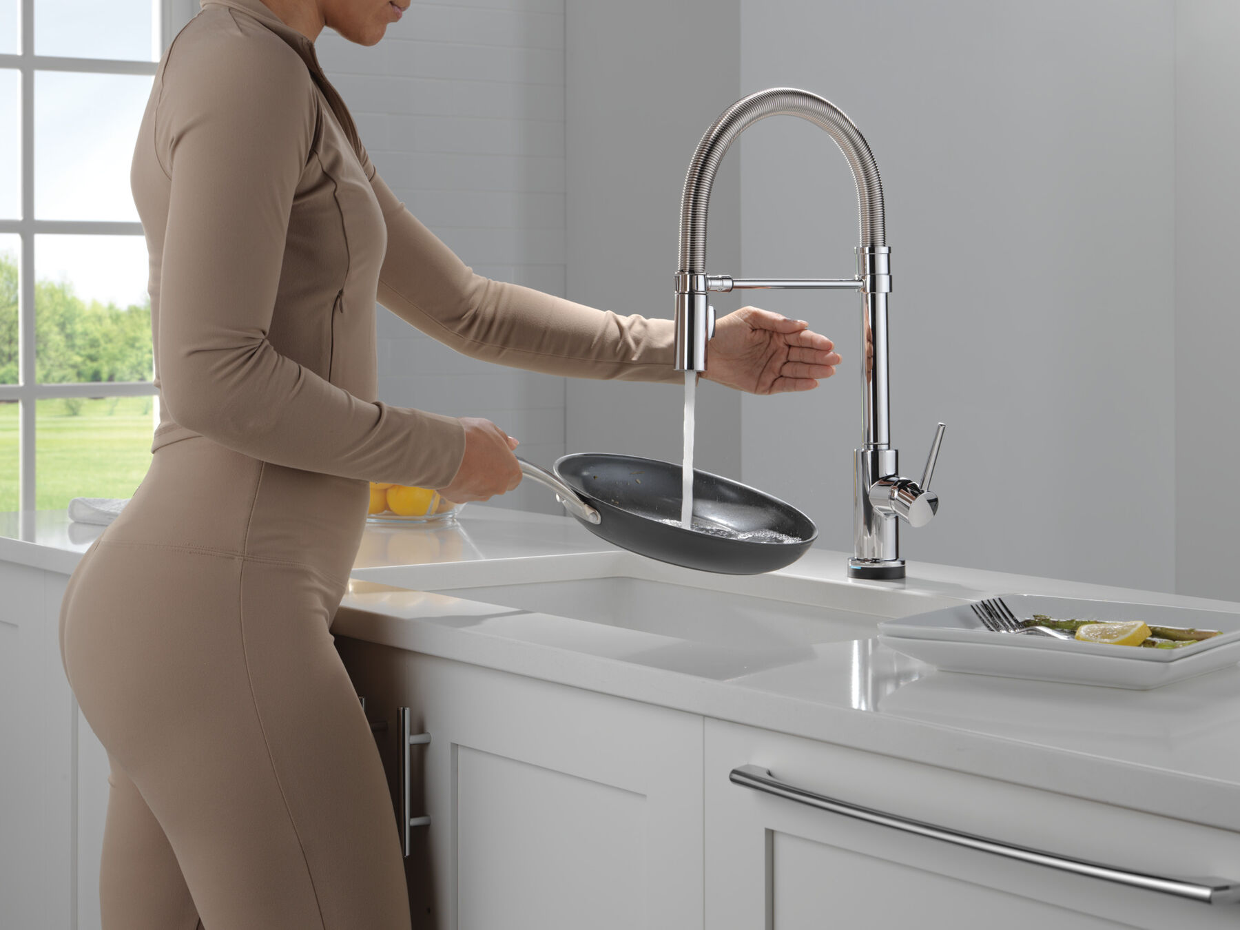 Touch2O® Kitchen Faucet with Touchless Technology in Chrome 9659TL-DST ...