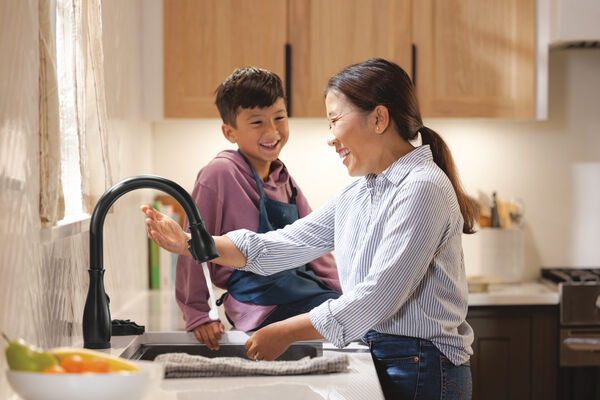 Metal Glass Rinser in Matte Black GR250-BL | Delta Faucet