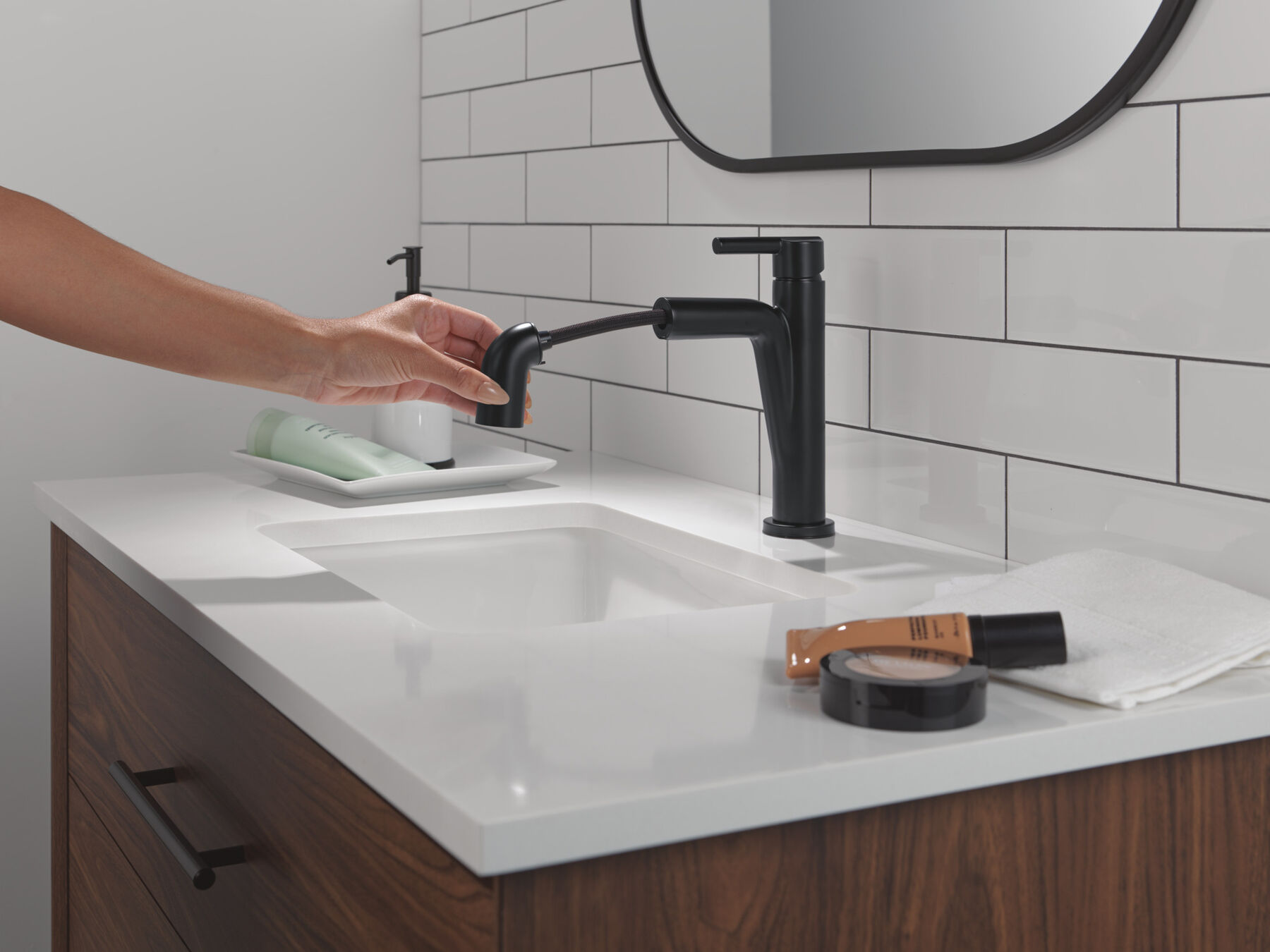 Single Handle Pull-Down Bathroom Faucet in Matte Black 15849LF-BLPD ...
