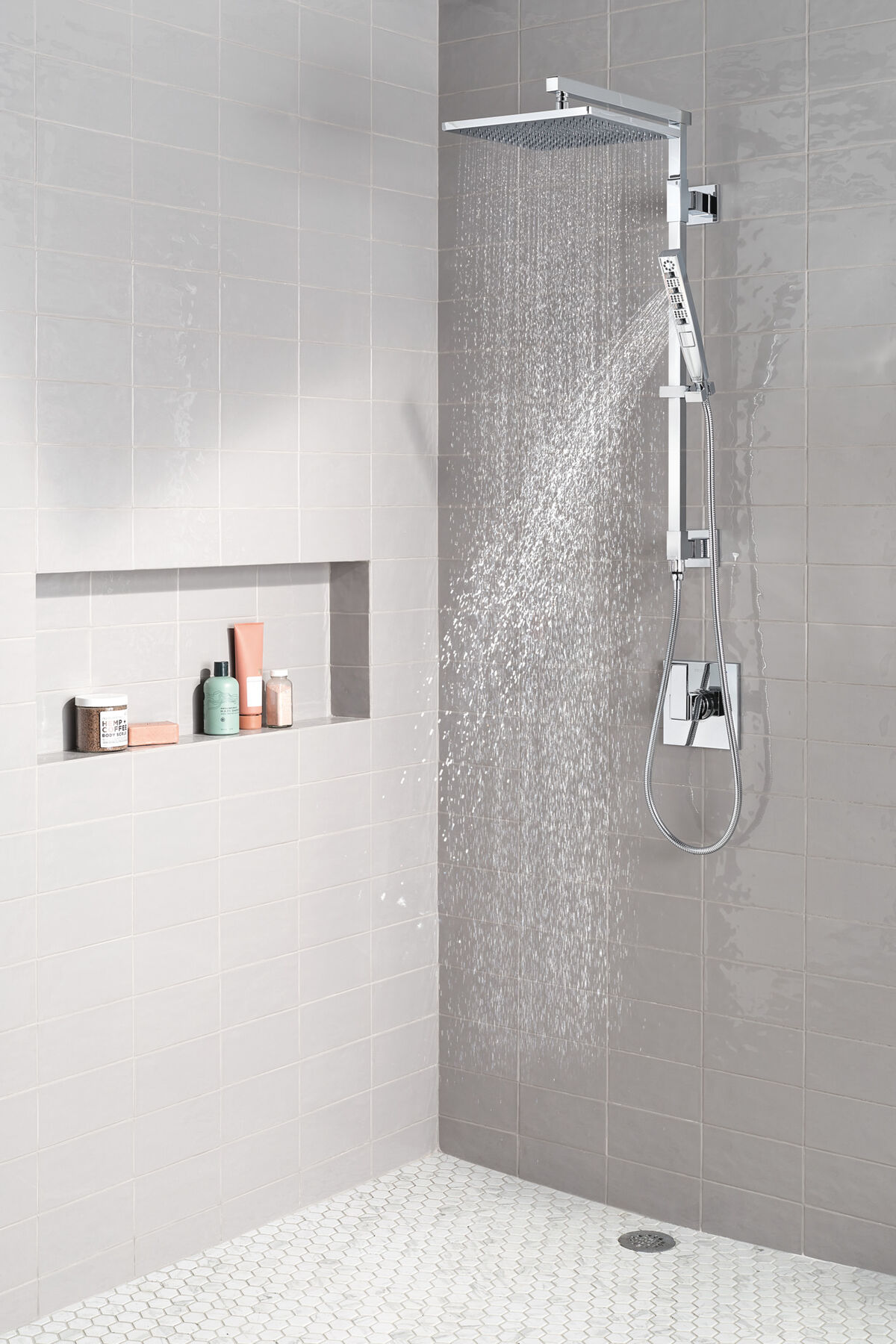 Emerge® 26" Angular Shower Column in Lumicoat® Chrome 58420-PR | Delta ...
