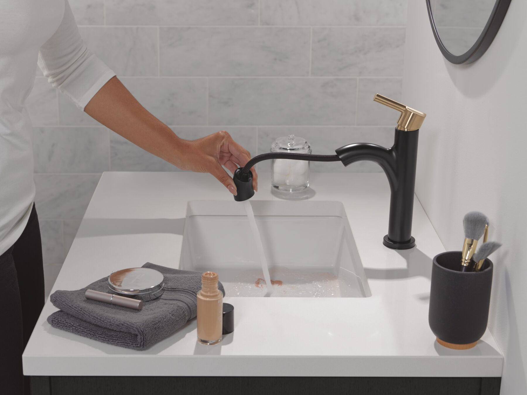 Single Handle Pull-Down Bathroom Faucet in Matte Black / Champagne Bronze 15749LF-GZPD | Delta ...