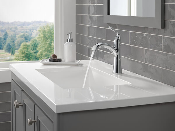 Single Handle Bathroom Faucet in Chrome 15847LF | Delta Faucet