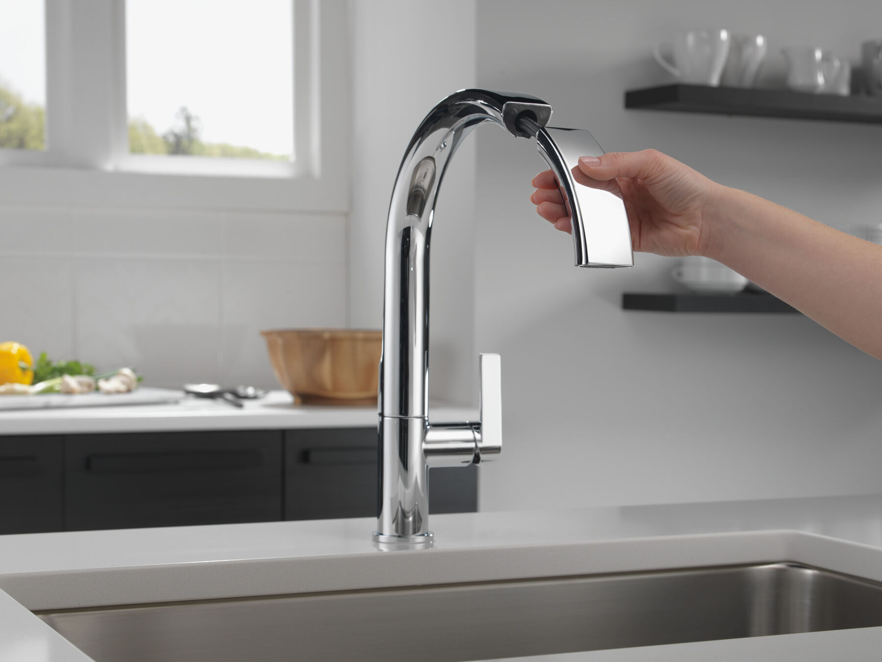 Single-Handle Pull-Down Kitchen Faucet in Chrome 19824LF | Delta Faucet