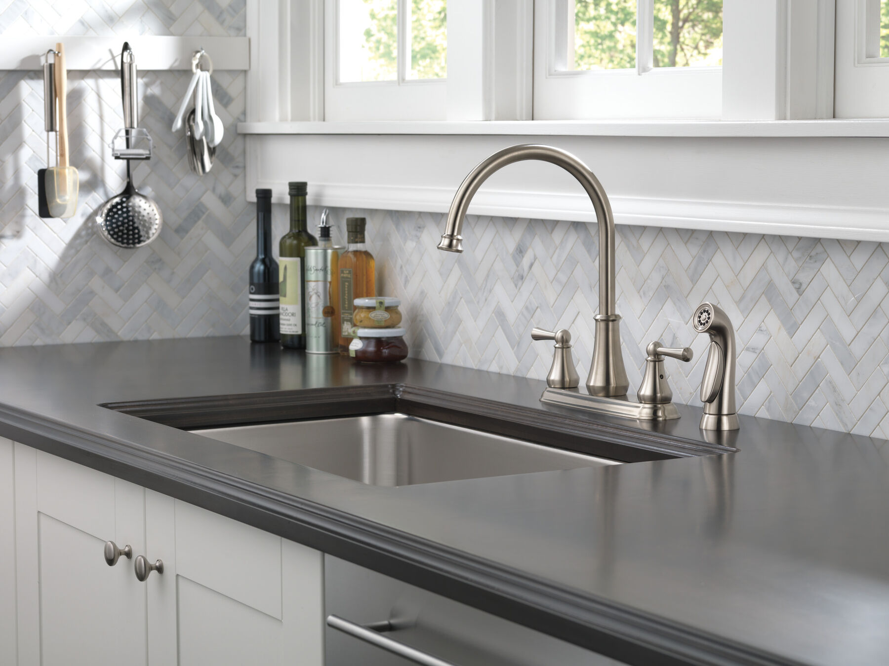 Two Handle Kitchen Faucet with Spray in Stainless 21902LF-SS | Delta Faucet