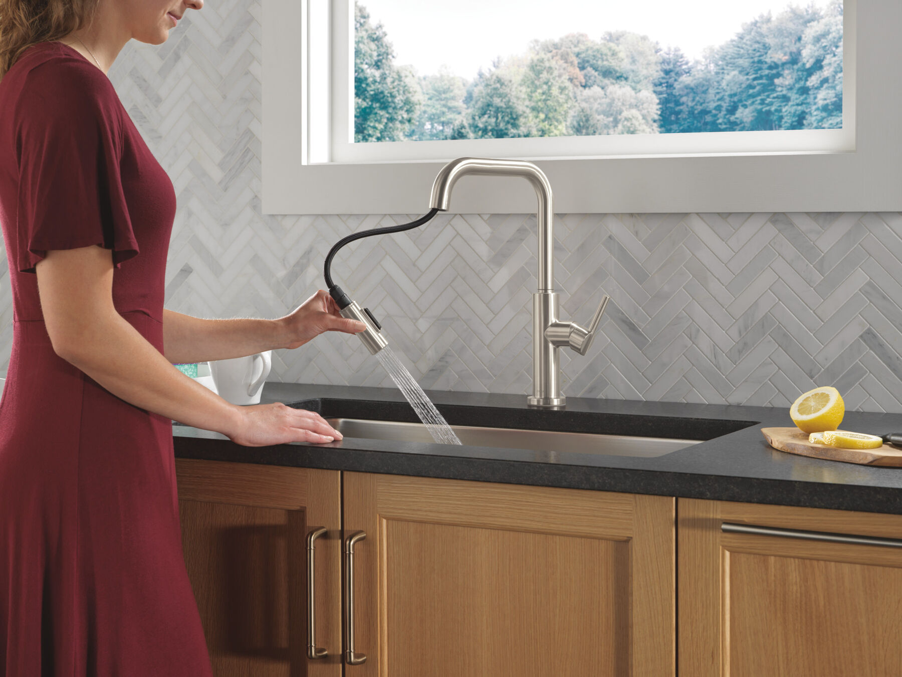 Single Handle Pull-Down Kitchen Faucet in Stainless 19868LF-SS | Delta ...
