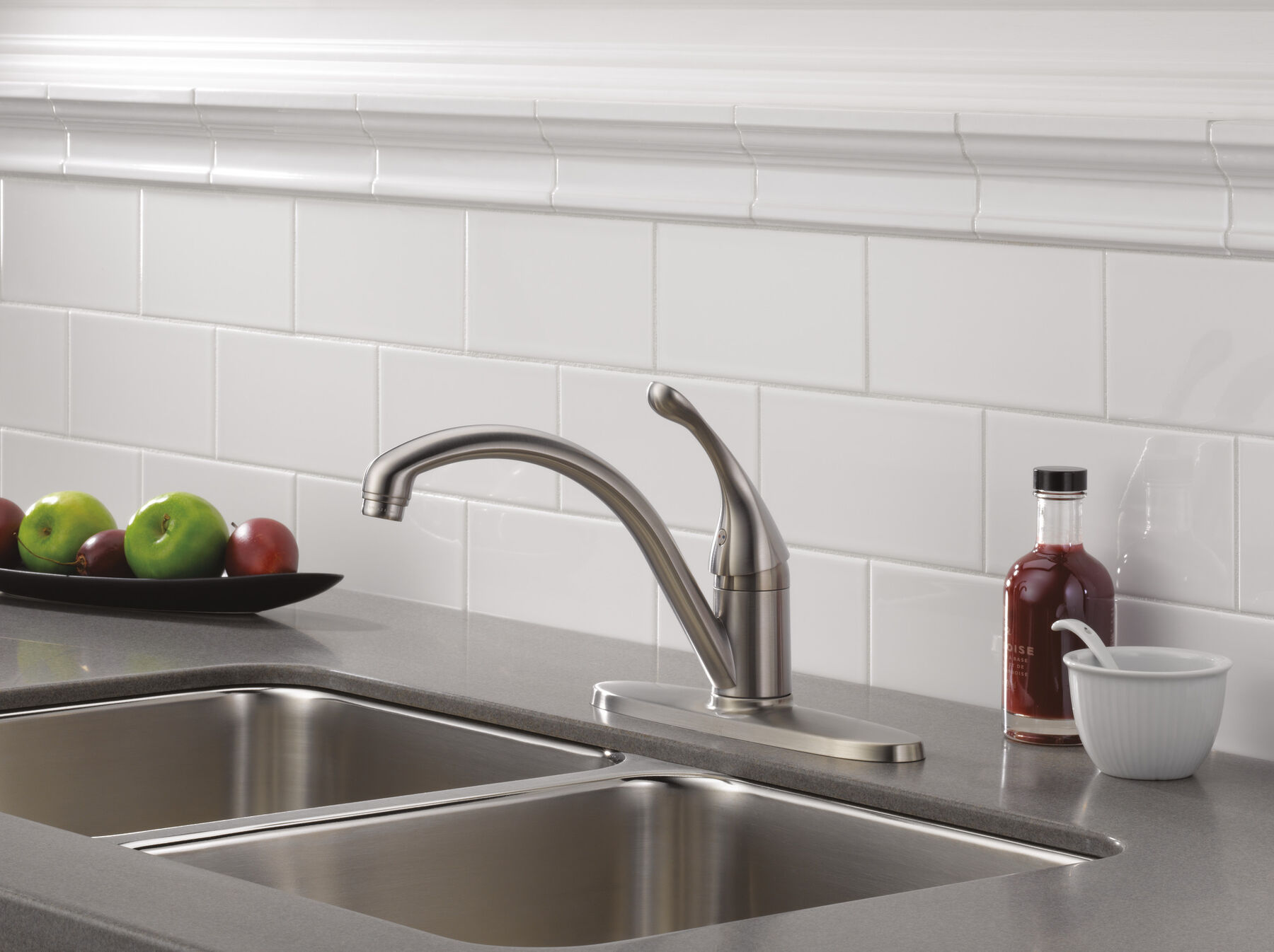 Single Handle Kitchen Faucet in Stainless 140-SS-DST | Delta Faucet