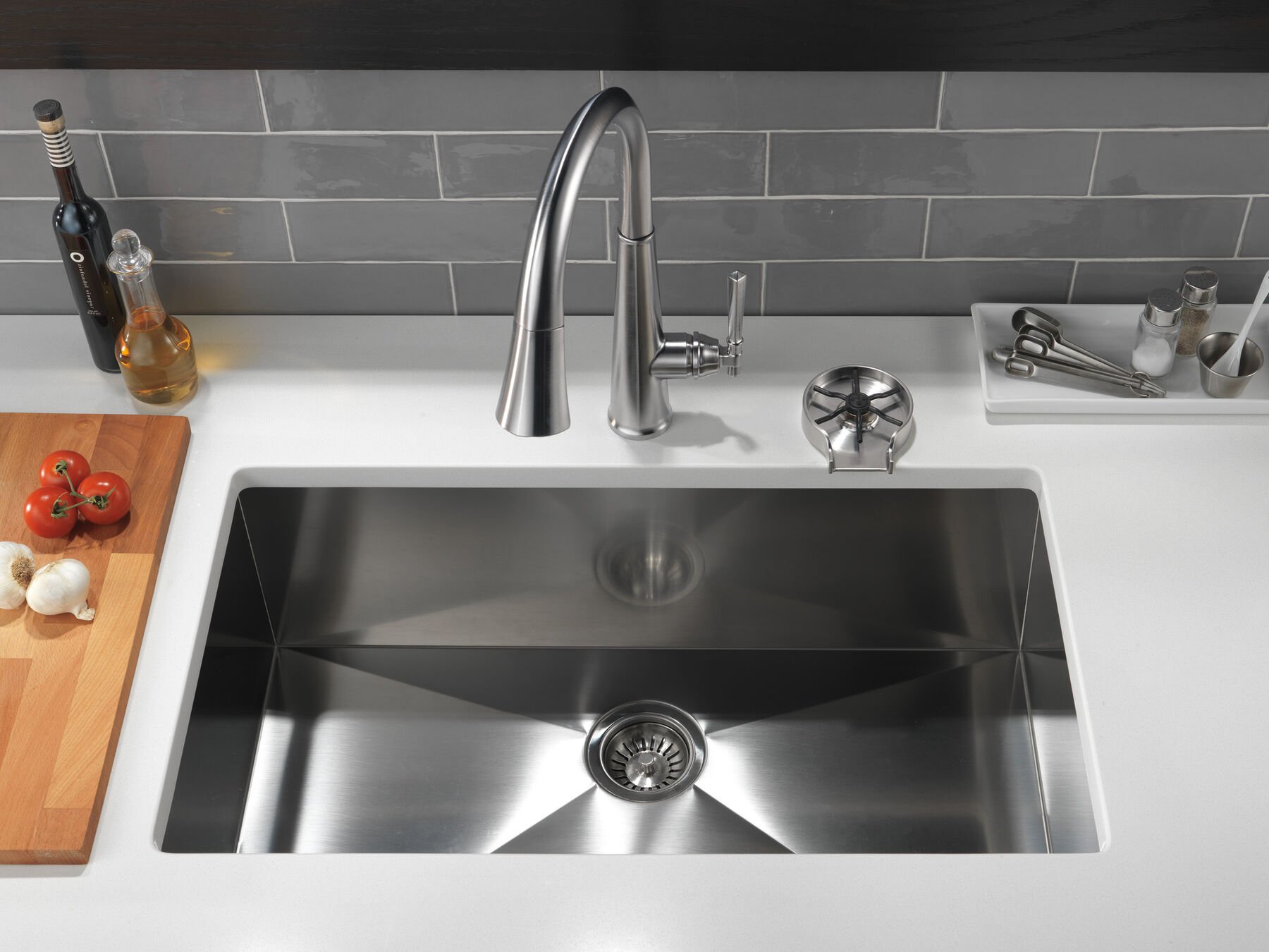 Metal Glass Rinser in Arctic Stainless GR250-AR | Delta Faucet