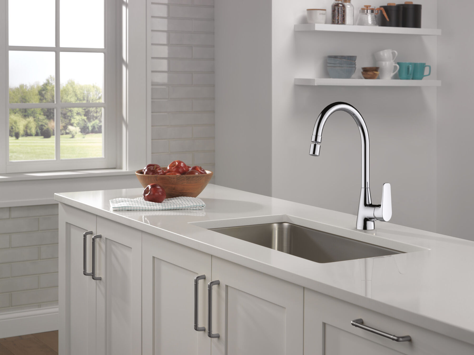 Single Handle Kitchen Faucet in Chrome 44001-SQ | Delta Faucet